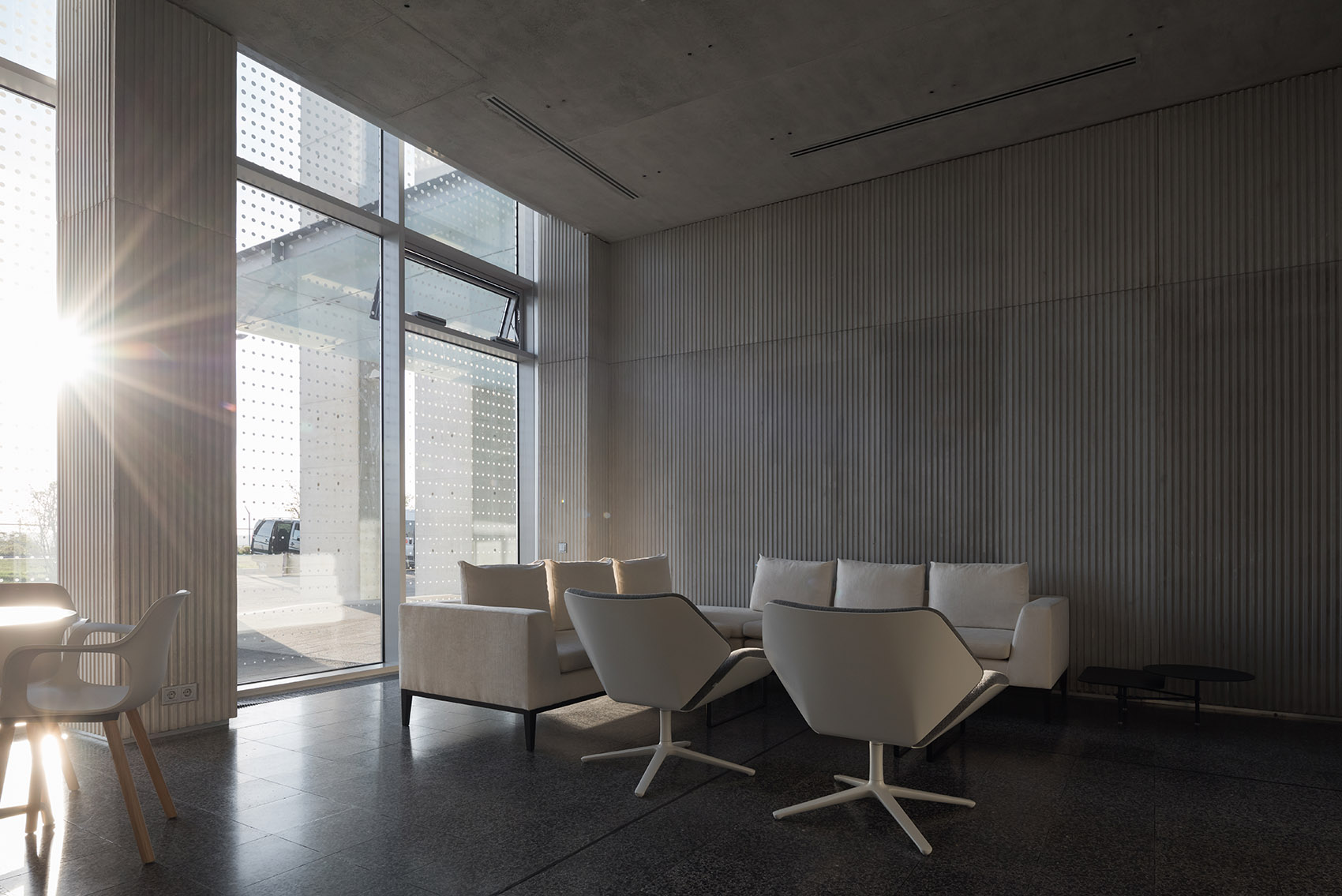 Platov Airport VIP Terminal by Nefa Architects - 谷德设计网