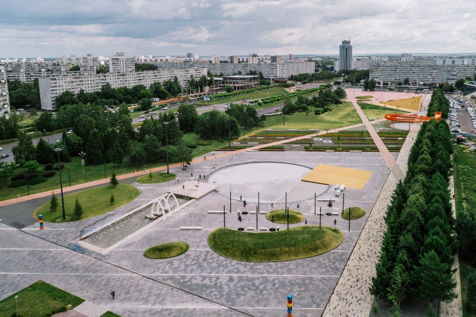 Azatlyk – Central Square of Naberezhnye Chelny by DROM + Strelka KB - 谷德设计网
