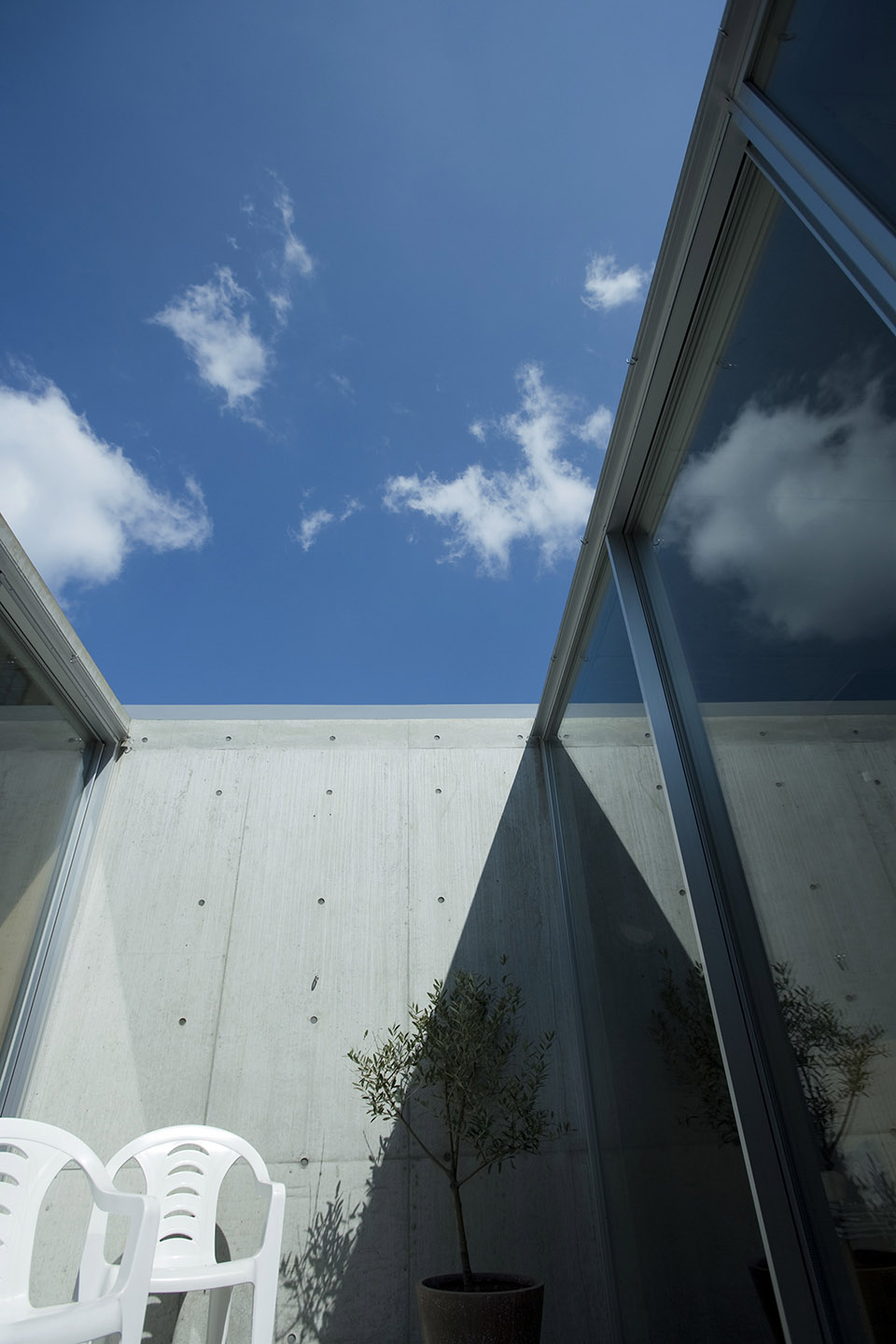 MON Factory/House by EASTERN design office + HOJO STRUCTURE RESEARCH ...