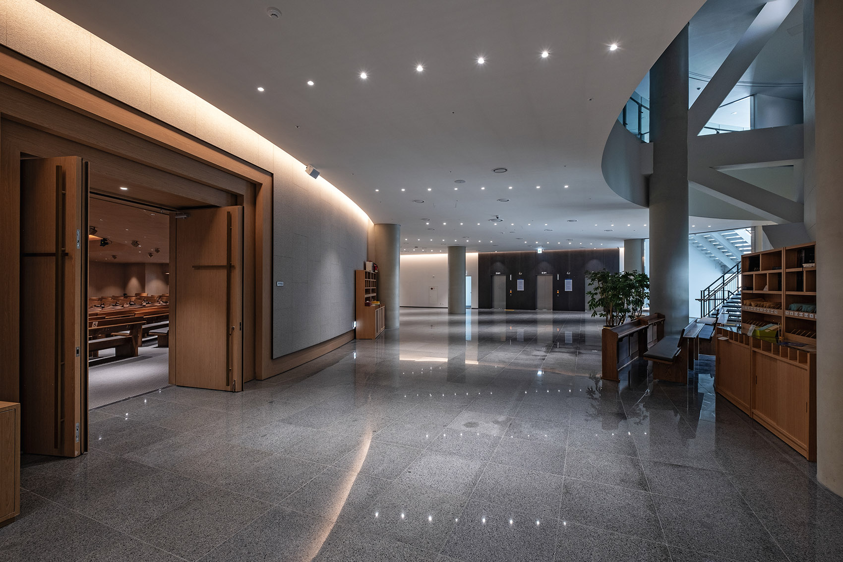 Saemoonan Church by Choi Dongkyu (Seoinn Design Group) + Lee Eunseok ...