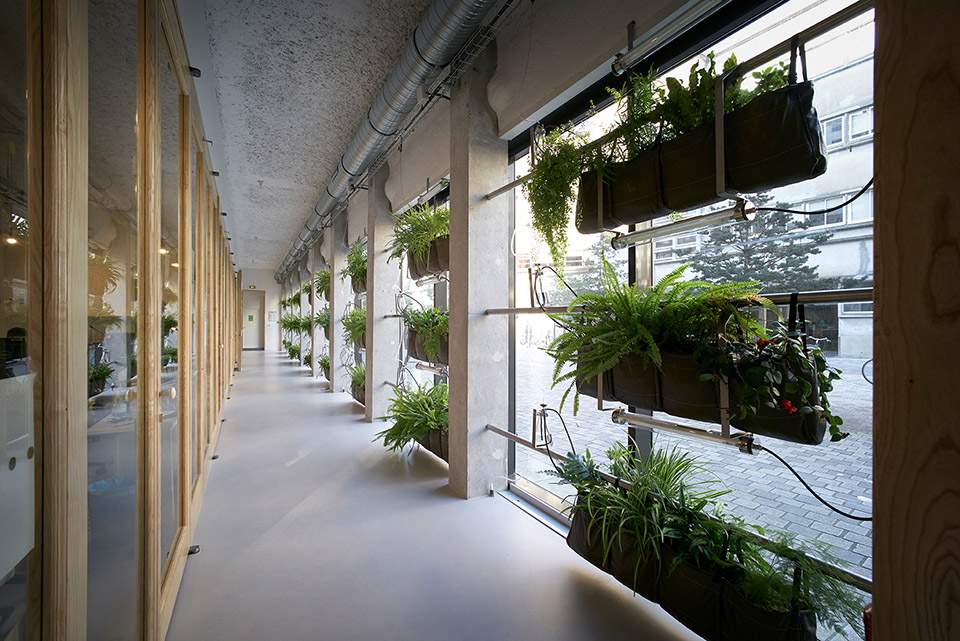 Office Space for the Research Center of the University of Nantes by ...