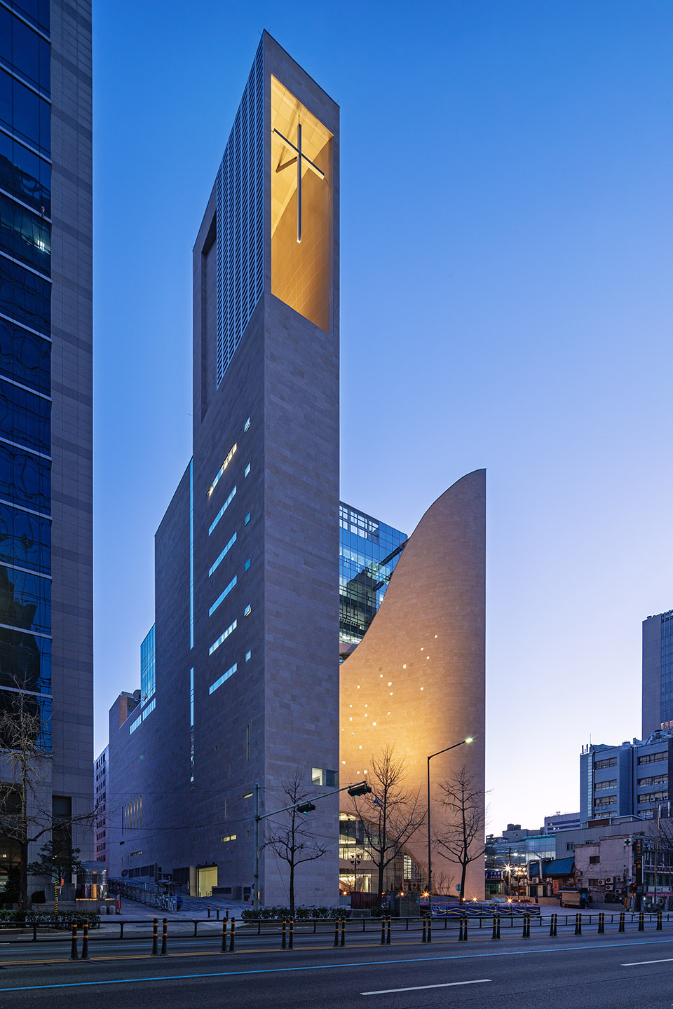 Saemoonan Church by Choi Dongkyu (Seoinn Design Group) + Lee Eunseok ...