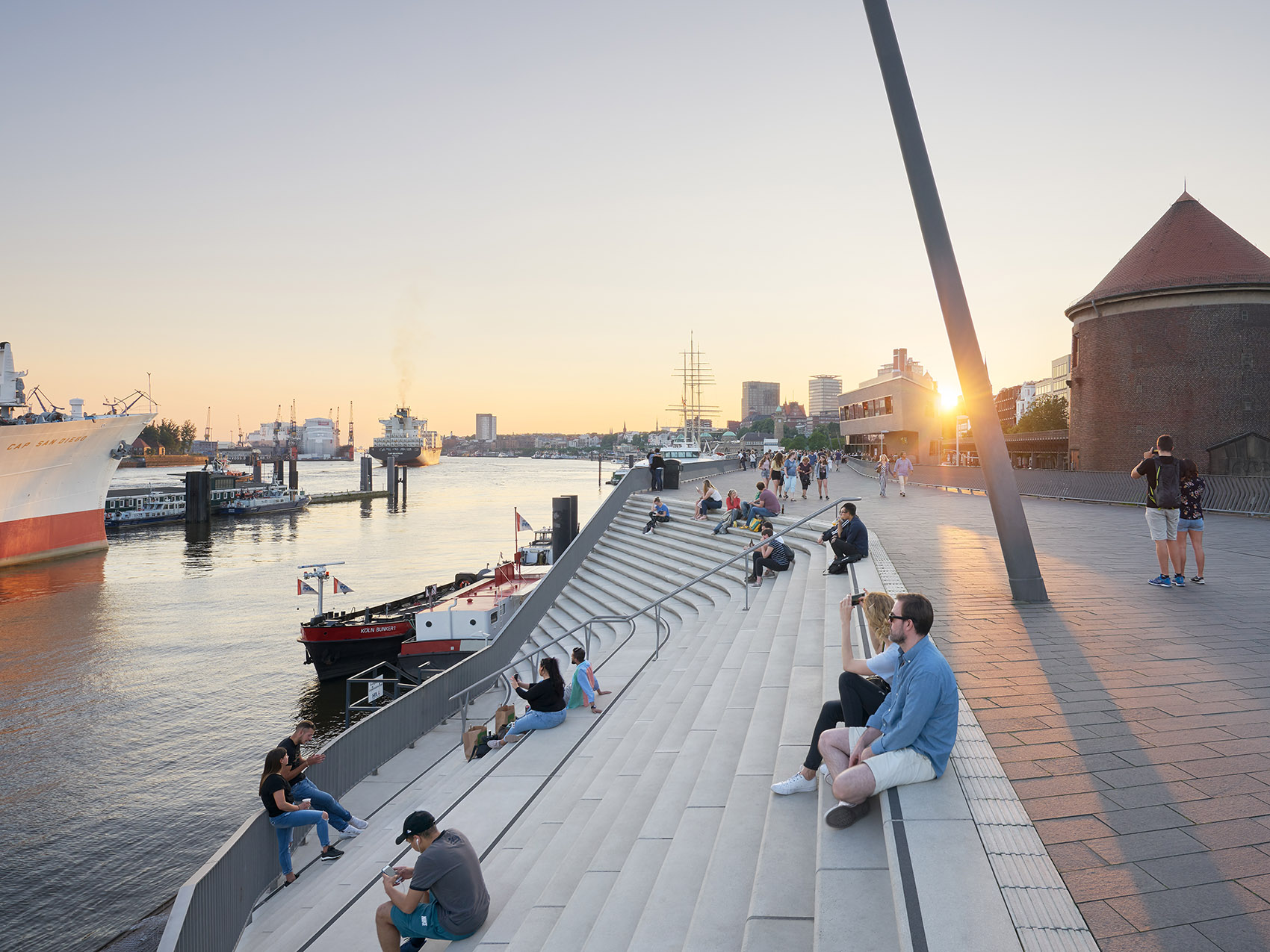 Hamburg River Promenade by Zaha Hadid Architects - 谷德设计网