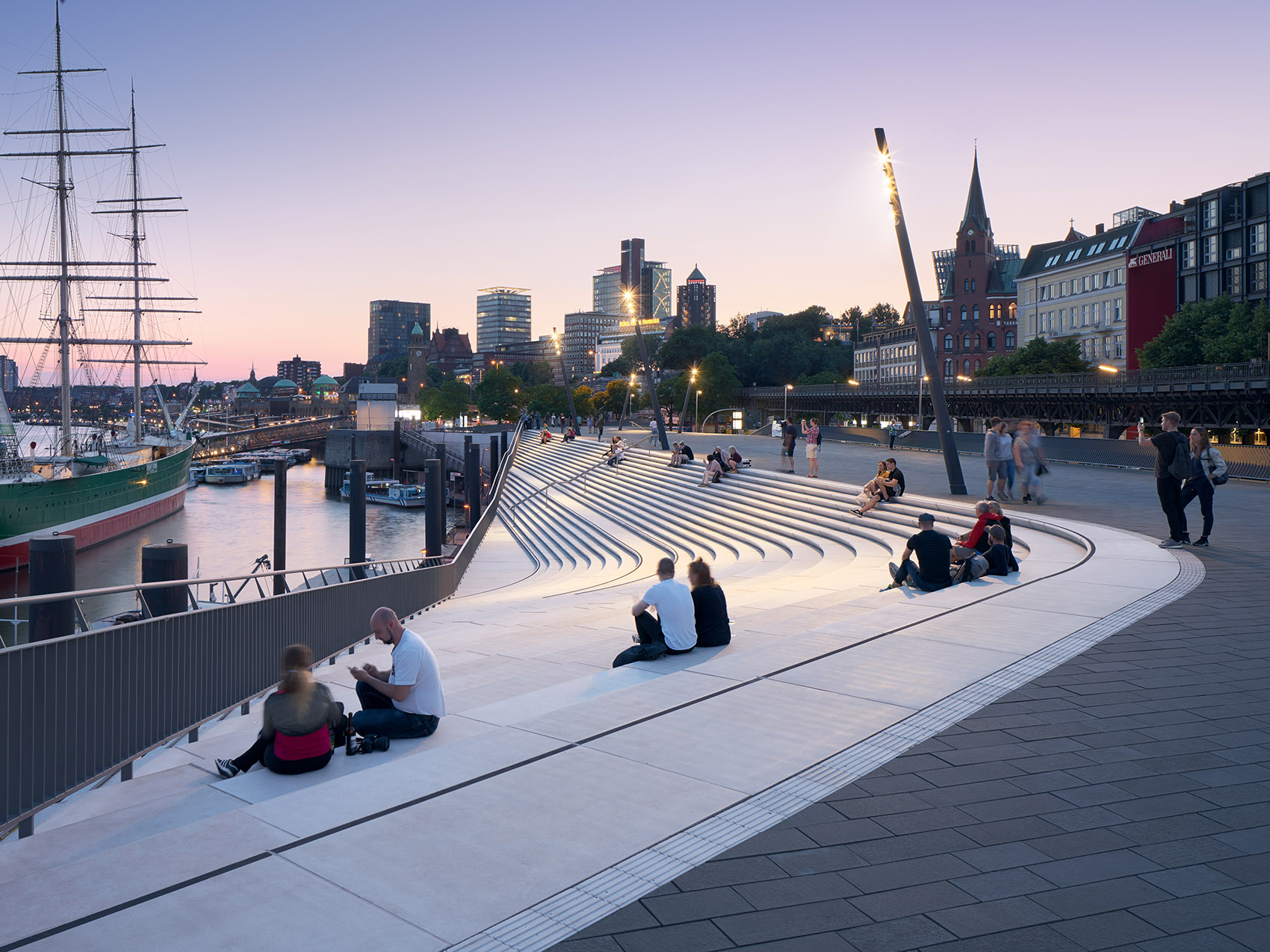 Hamburg River Promenade by Zaha Hadid Architects - 谷德设计网