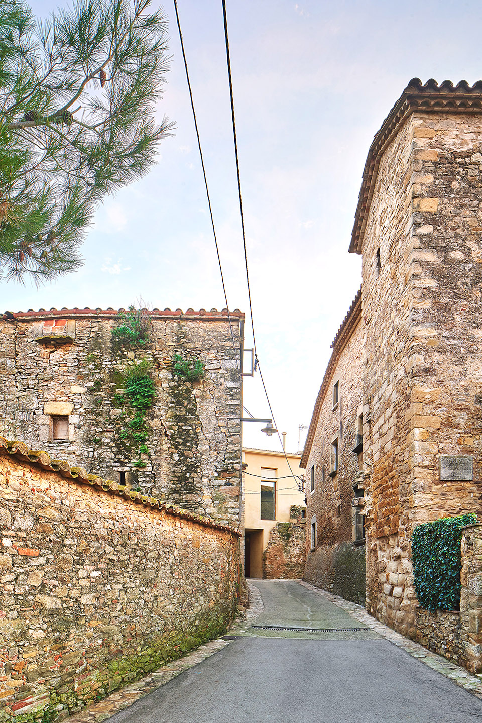 Single Family House In Palau-Sator by ARQUITECTURA-G - 谷德设计网