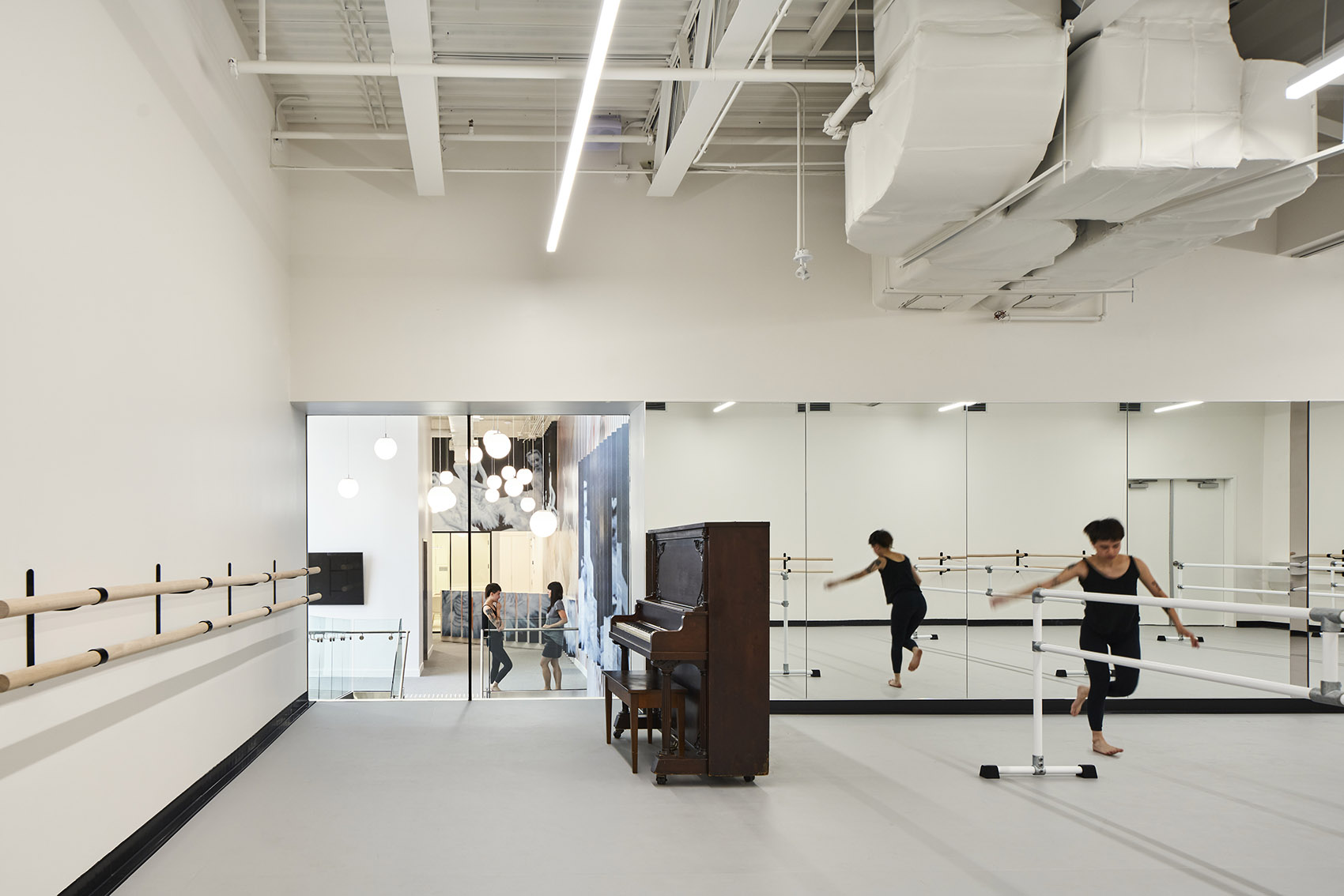 Goh Ballet Bayview Village by Batay-Csorba Architects - 谷德设计网