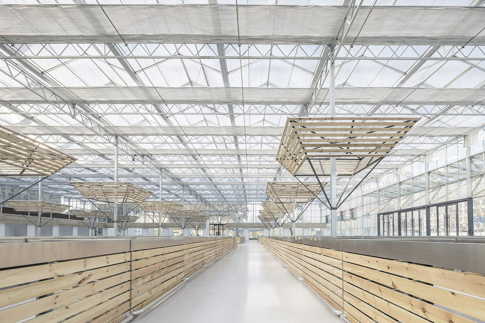 Temporary Site of Shengli Market, China by LUO studio - 谷德设计网