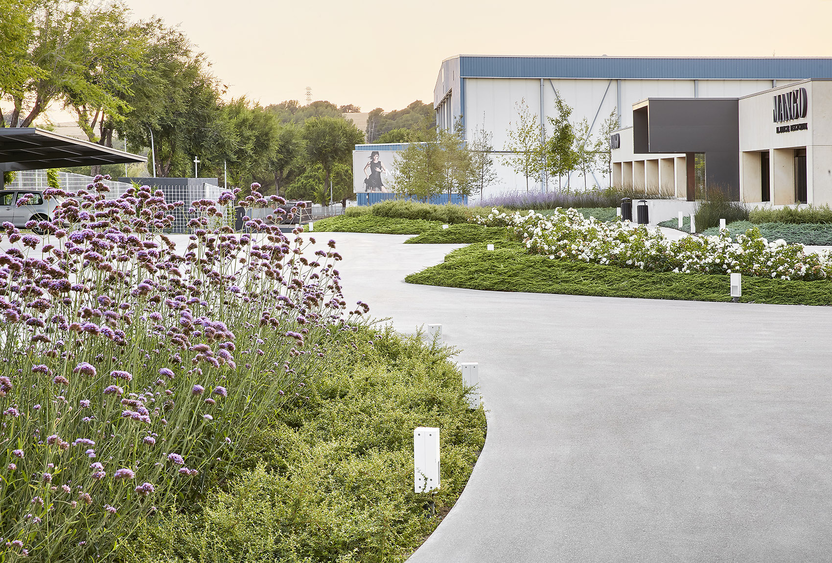 Landscape Project for HANGAR & THE LINE DESIGN CENTER by AELAND - 谷德设计网