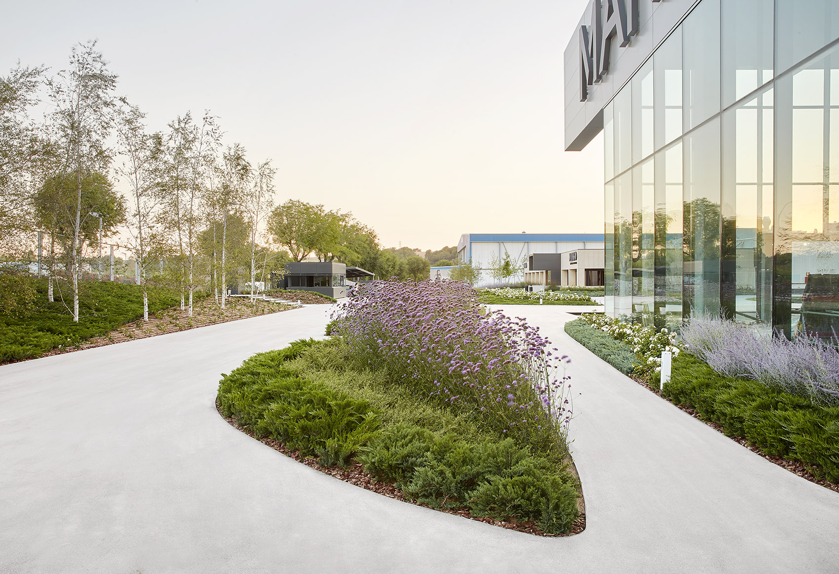 Landscape Project for HANGAR & THE LINE DESIGN CENTER by AELAND - 谷德设计网