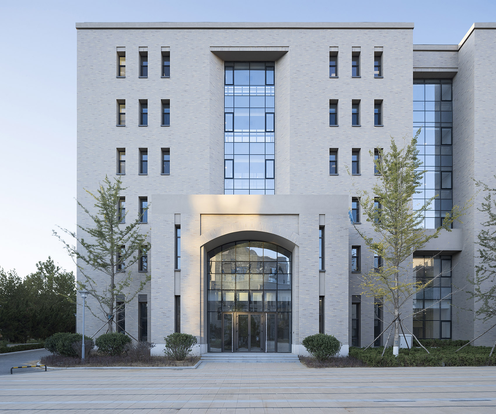 Building of the Faculty of Management and Economics of Dalian ...