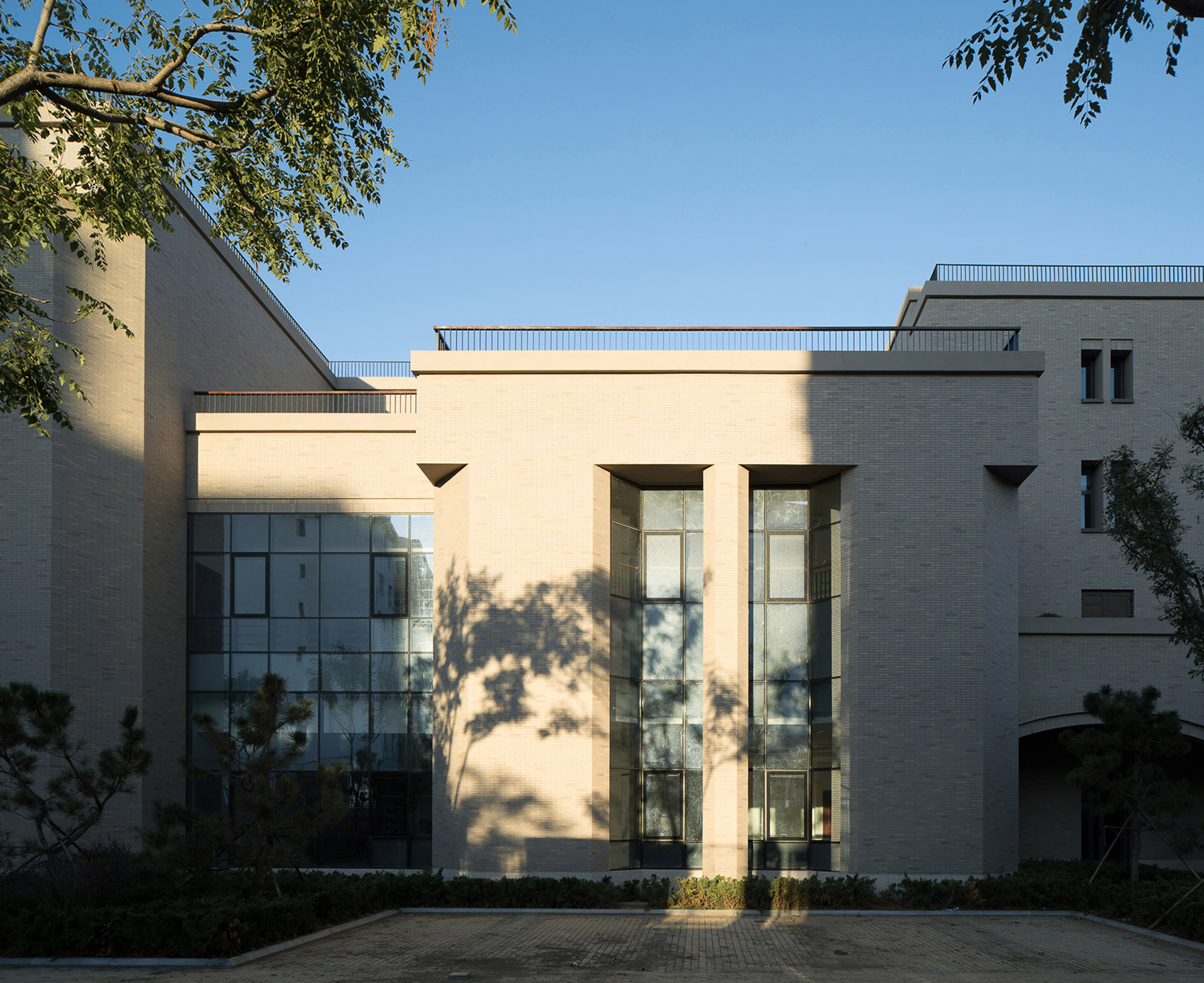 Building of the Faculty of Management and Economics of Dalian ... Building of the Faculty of Management and Economics of Dalian ...