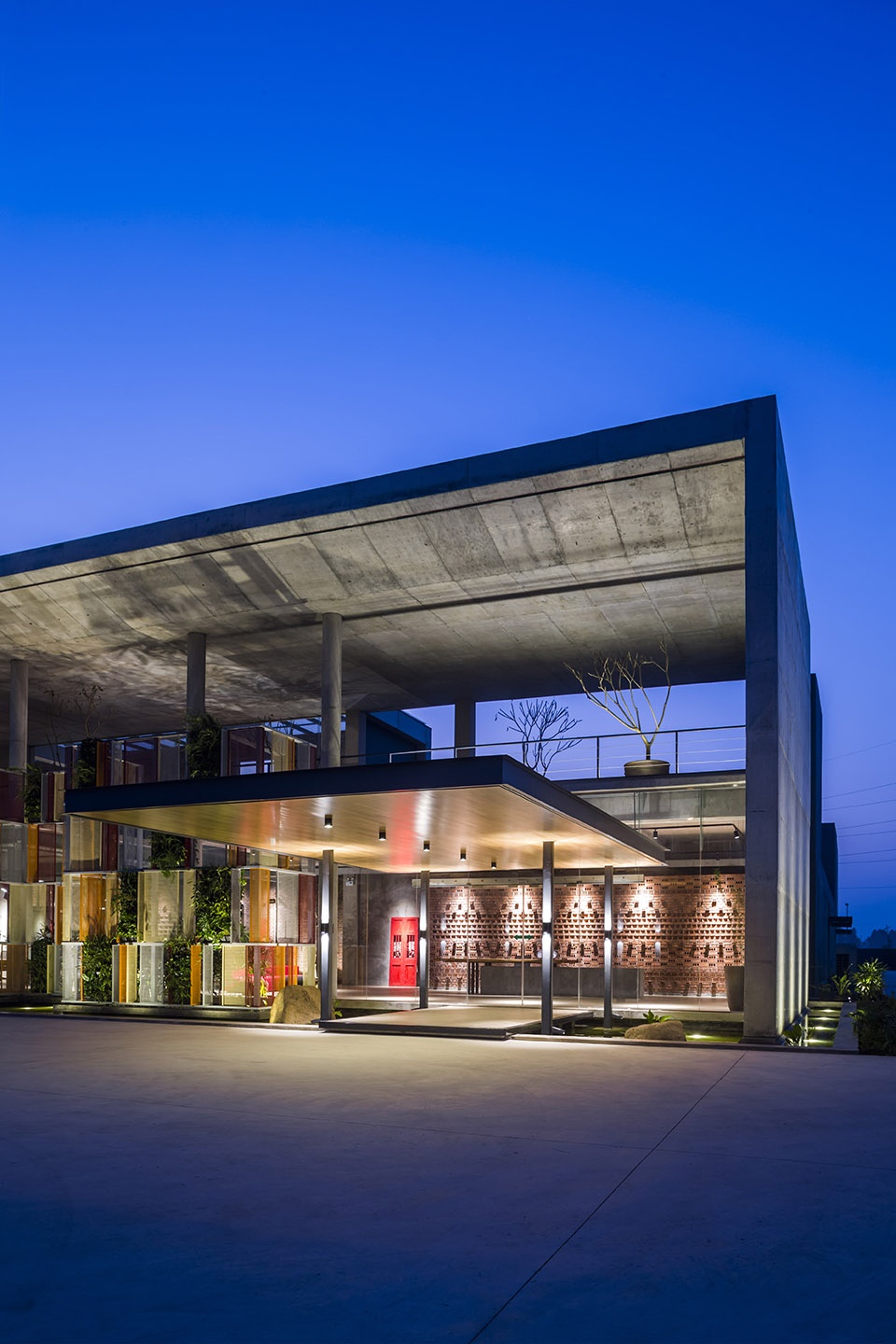 Star Engineers, Administrative Building and Factory by Studio VDGA - 谷德设计网