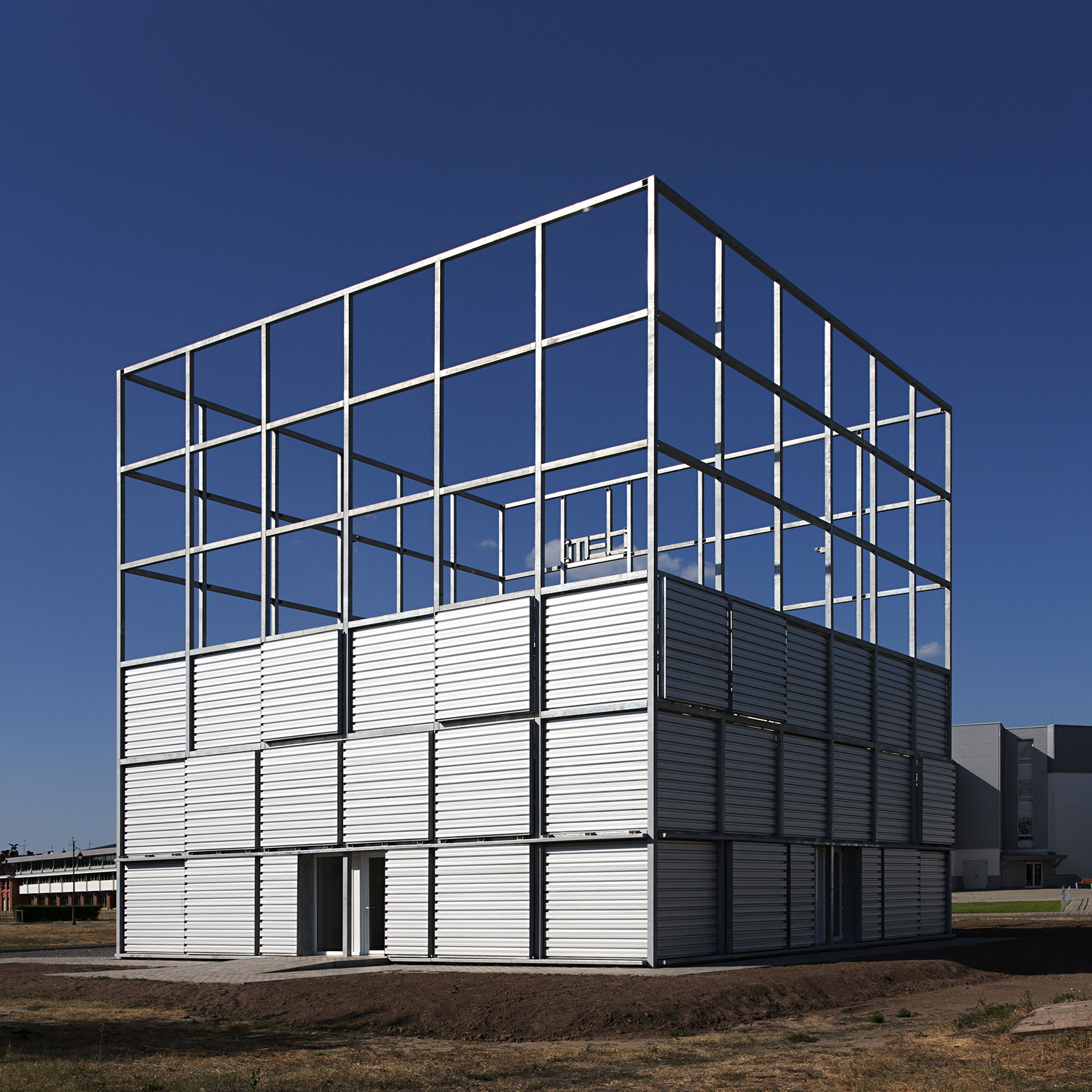 DEM power engineering laboratory building by NAPUR Architect - 谷德设计网