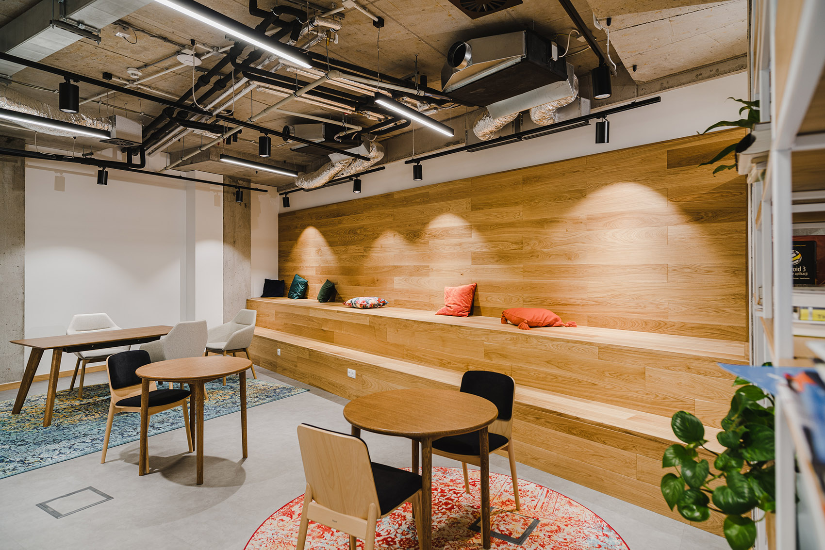 Intive office by MIXD - 谷德设计网