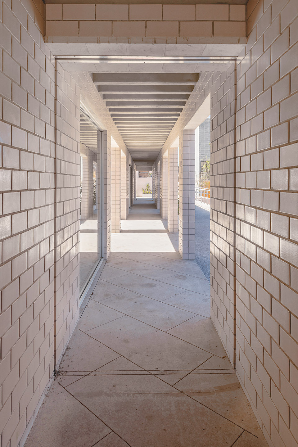 Housing No. 8 (Laboratorio de Vivienda) by MOS - 谷德设计网
