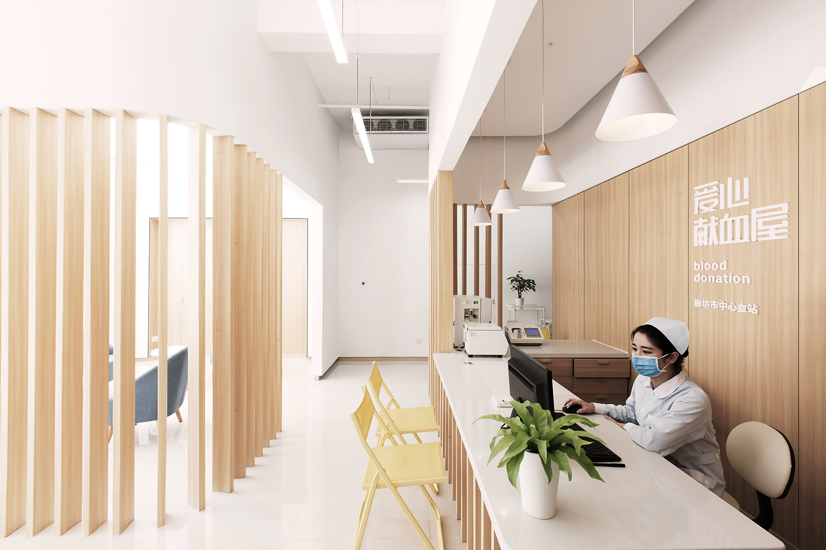 Langfang Blood Donation Center, China by HILLS design - 谷德设计网