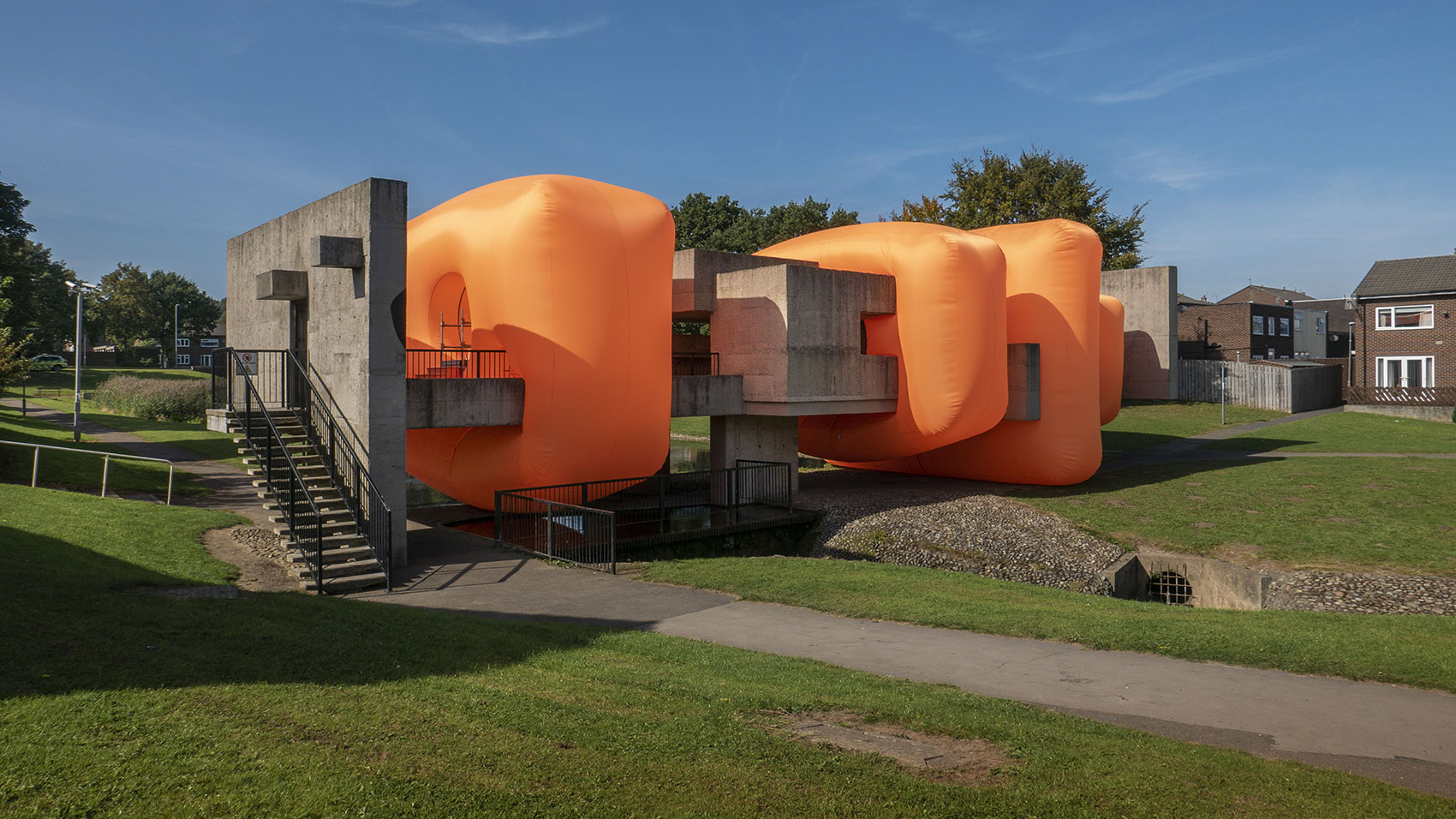 To continue the Apollo Pavilion celebrations by Steve Messam - 谷德设计网