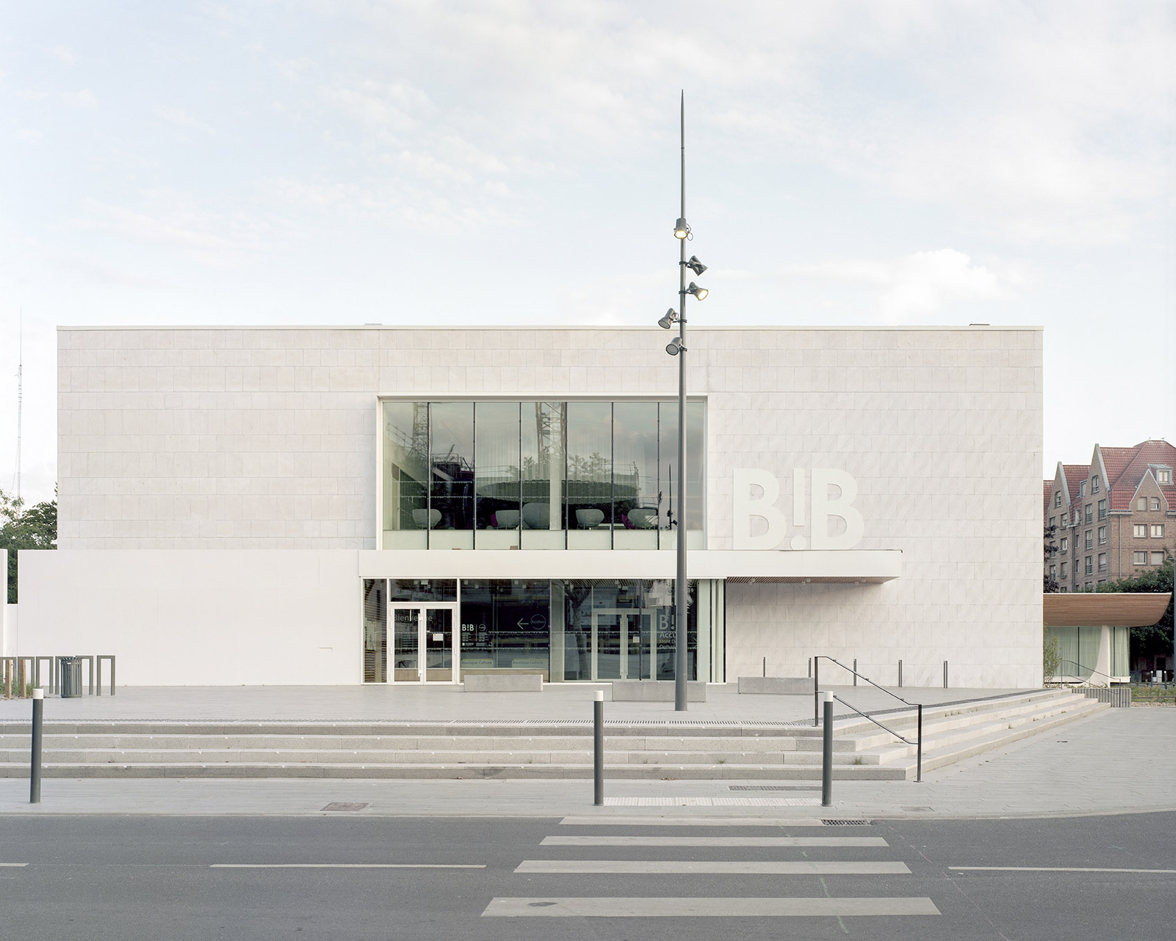 Transformation of the Museum of Fine Arts of Dunkirk into a library by ...