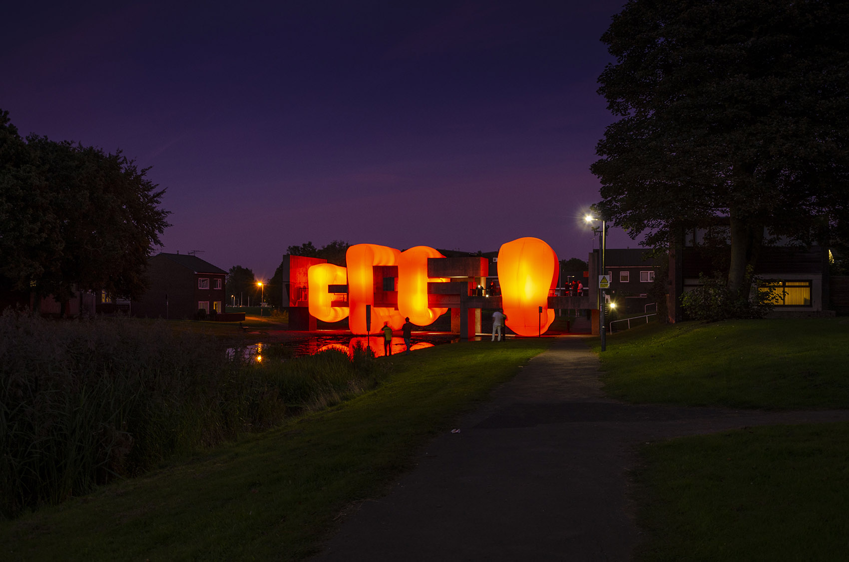 To continue the Apollo Pavilion celebrations by Steve Messam - 谷德设计网