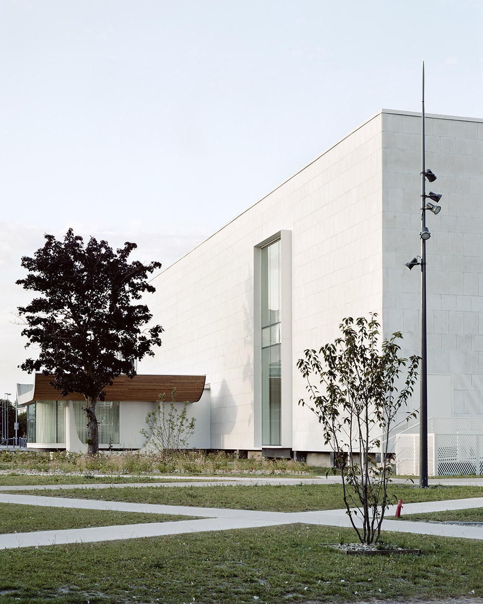 Transformation of the Museum of Fine Arts of Dunkirk into a library by ...