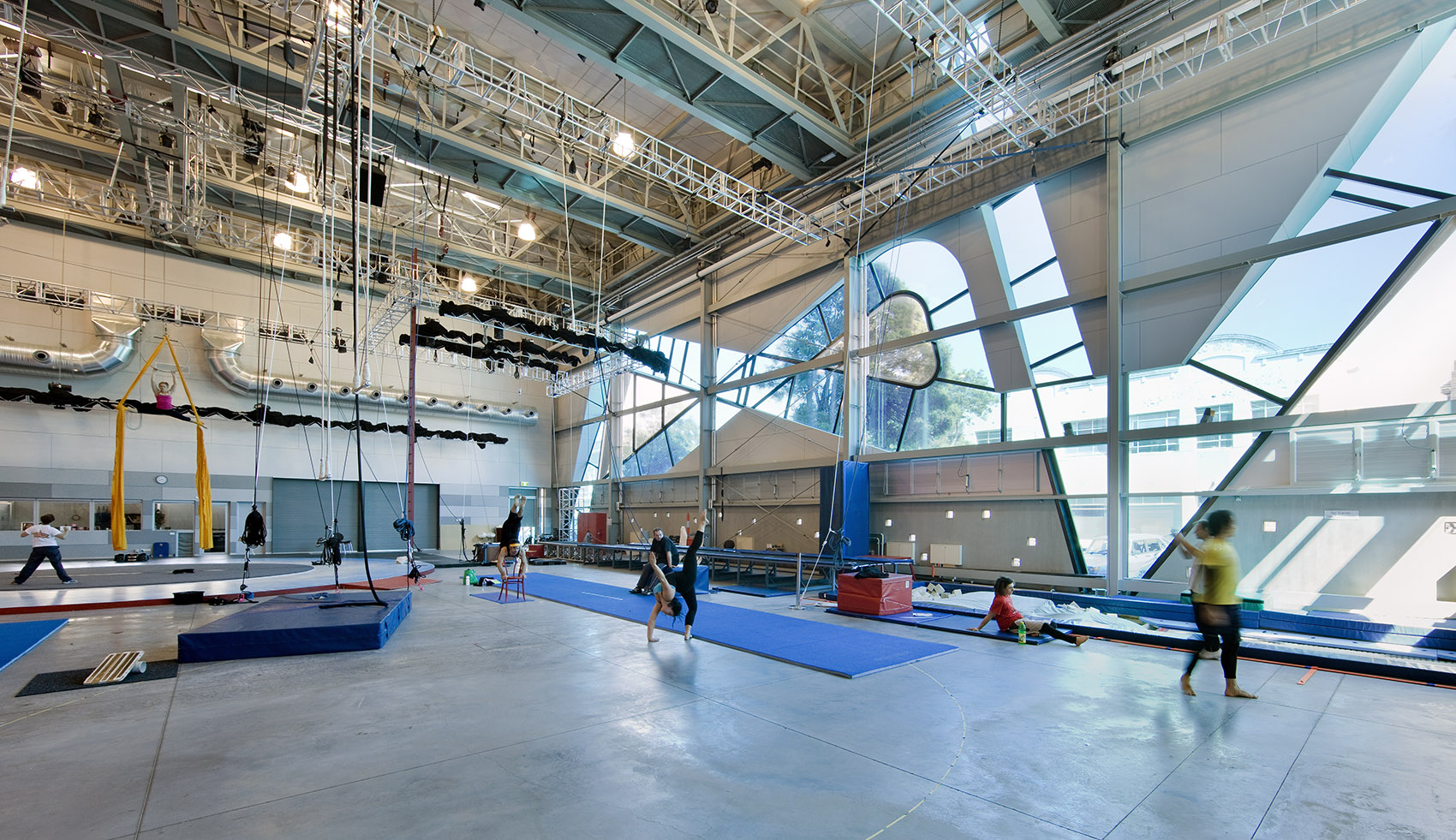 National Institute of Circus Arts by Cox Architecture - 谷德设计网