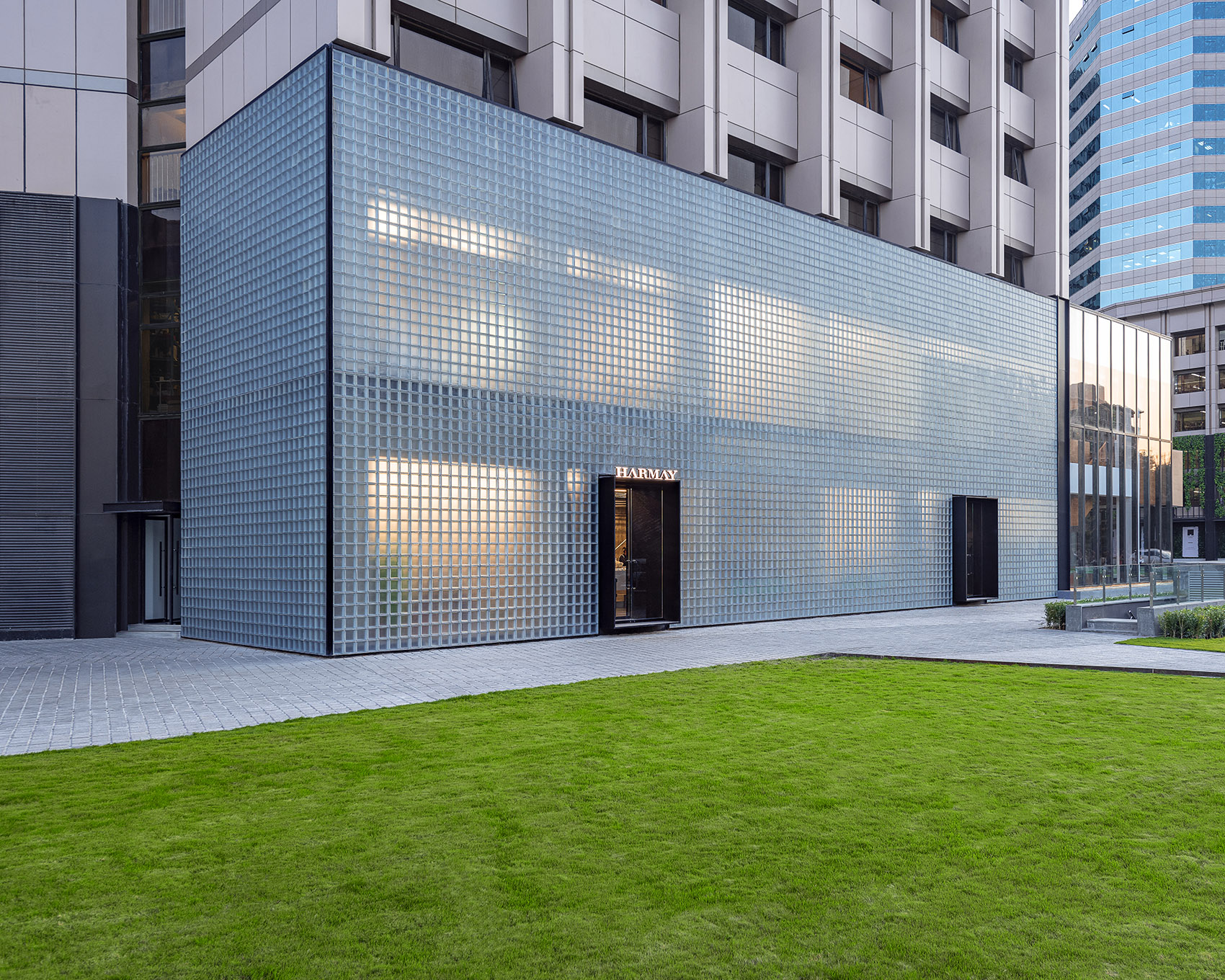 HARMAY cosmetics retail store, China by AIM Architecture - 谷德设计网