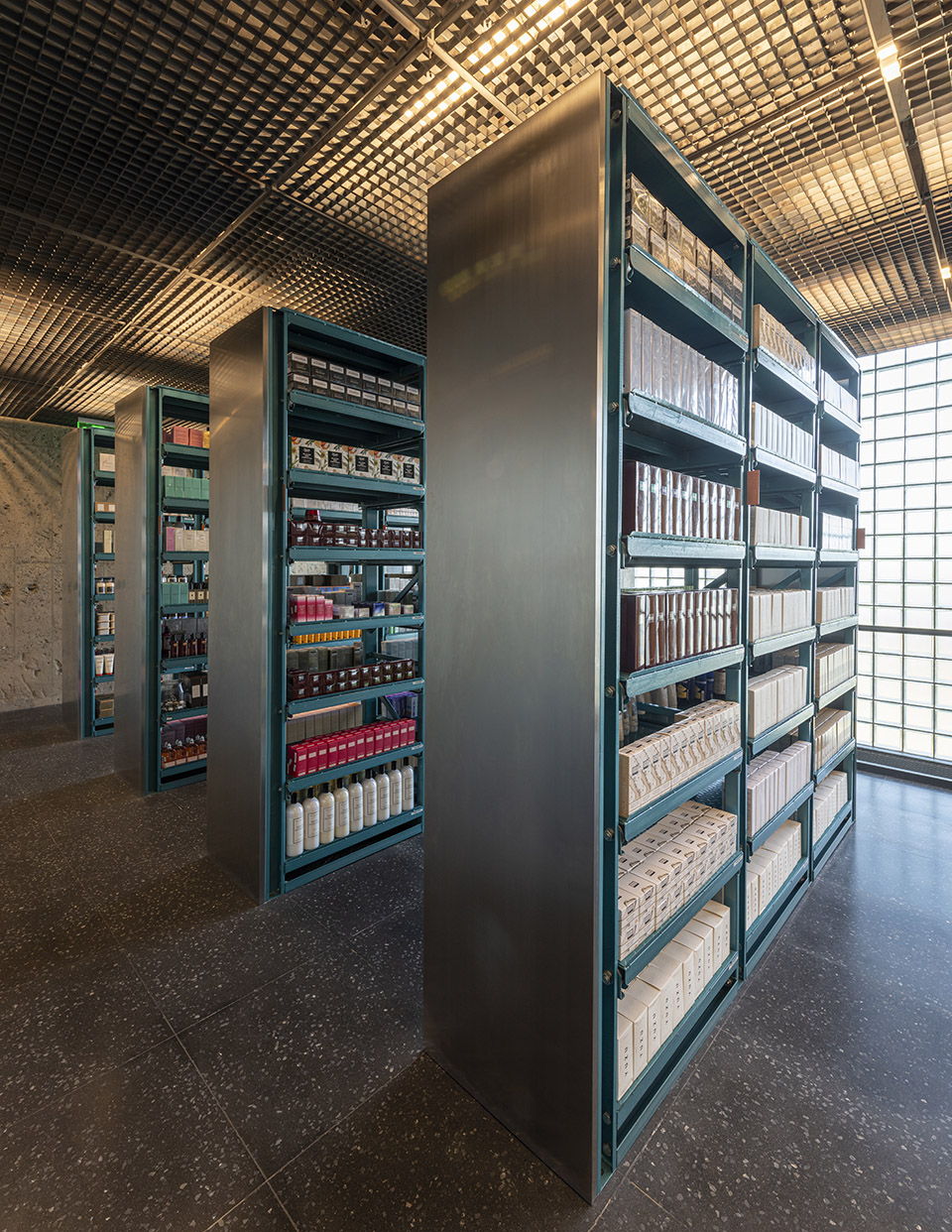 HARMAY cosmetics retail store, China by AIM Architecture - 谷德设计网
