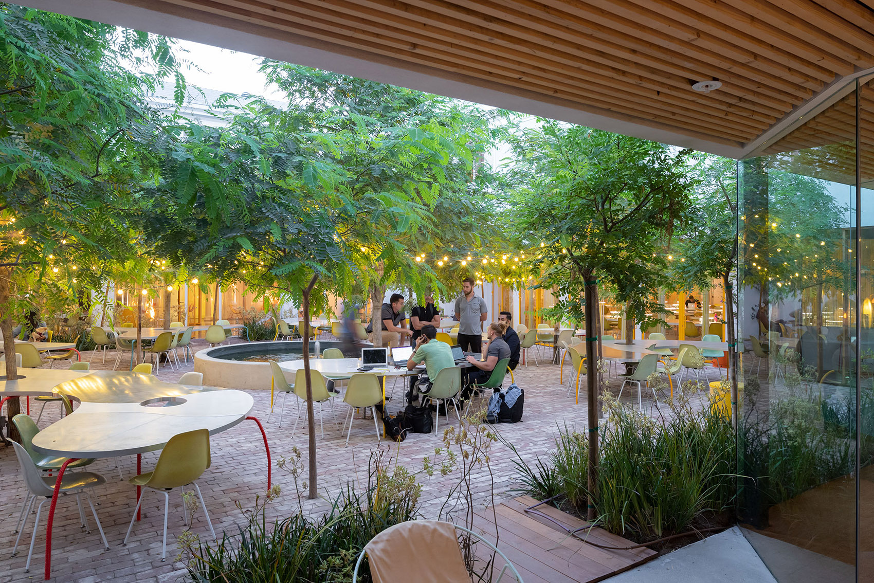 Second Home Offices in Hollywood by Selgascano - 谷德设计网