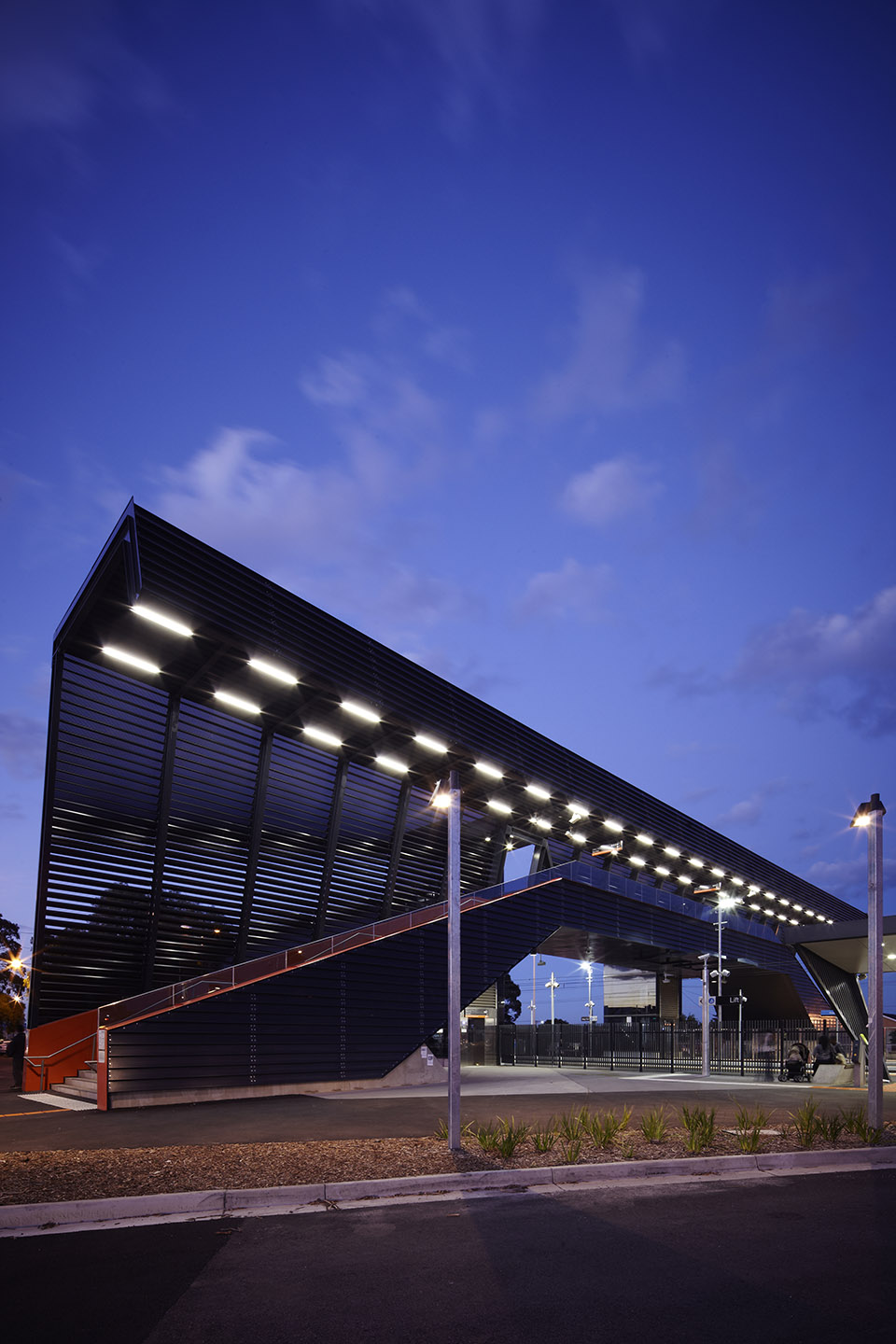 South Morang Rail Extension by Cox Architecture - 谷德设计网