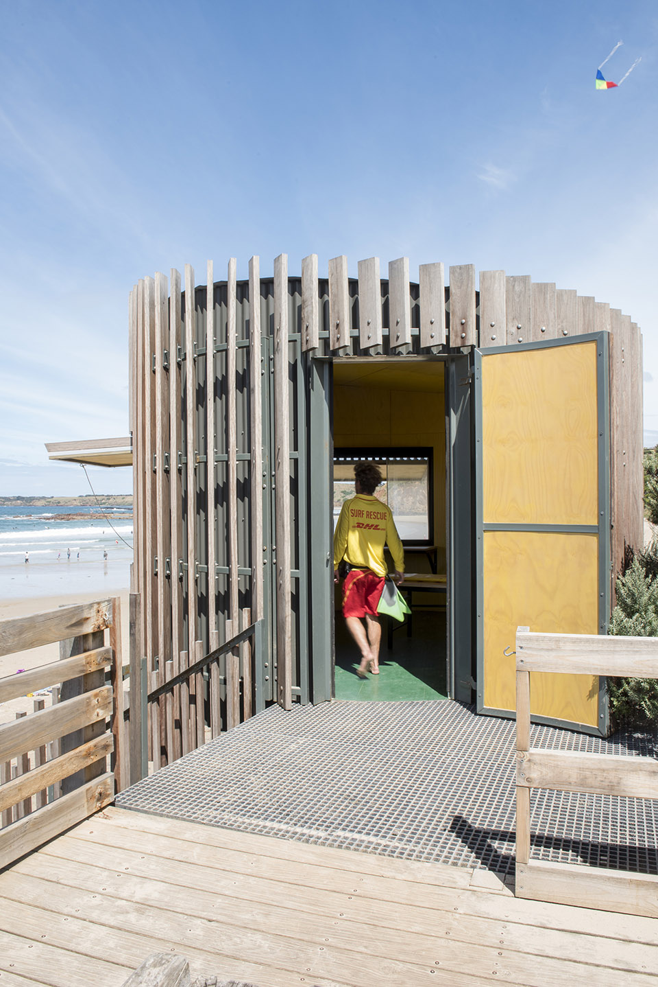 Smiths Beach Surf Life Saving Tower by MRTN Architects - 谷德设计网