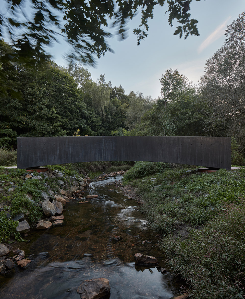Bridge over the Dřetovice stream by Ondřej Císler and Petr Tej - 谷德设计网