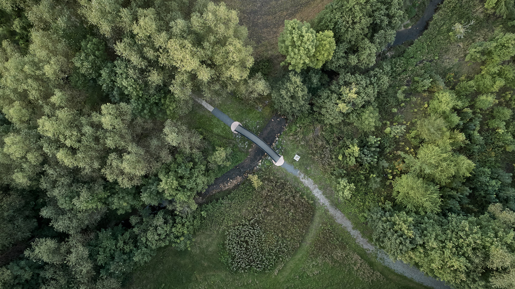 Bridge over the Dřetovice stream by Ondřej Císler and Petr Tej - 谷德设计网