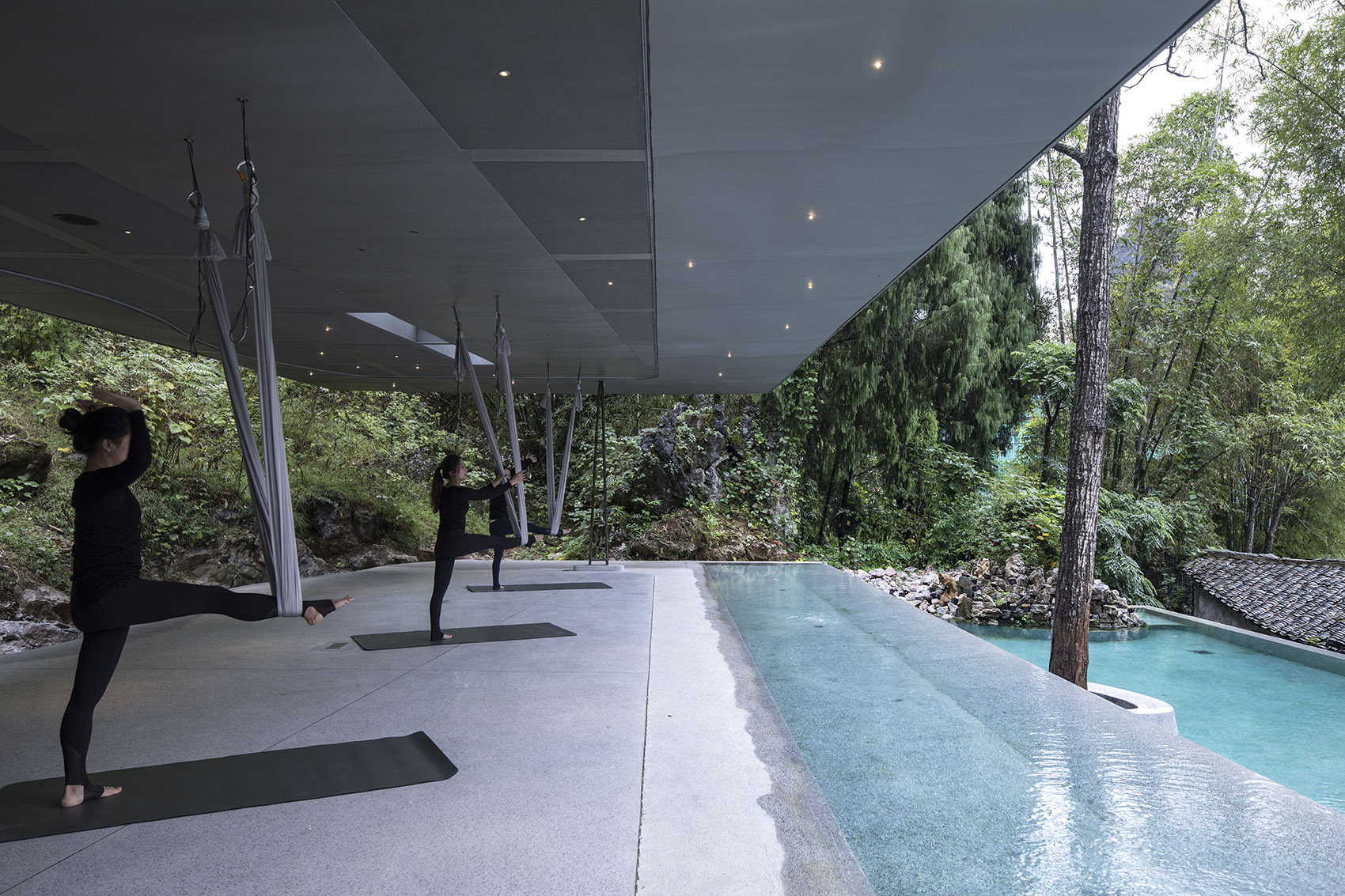 Pavilion for Yoga and Pool in XY Yunlu Hotel, China by Atelier Liu ...