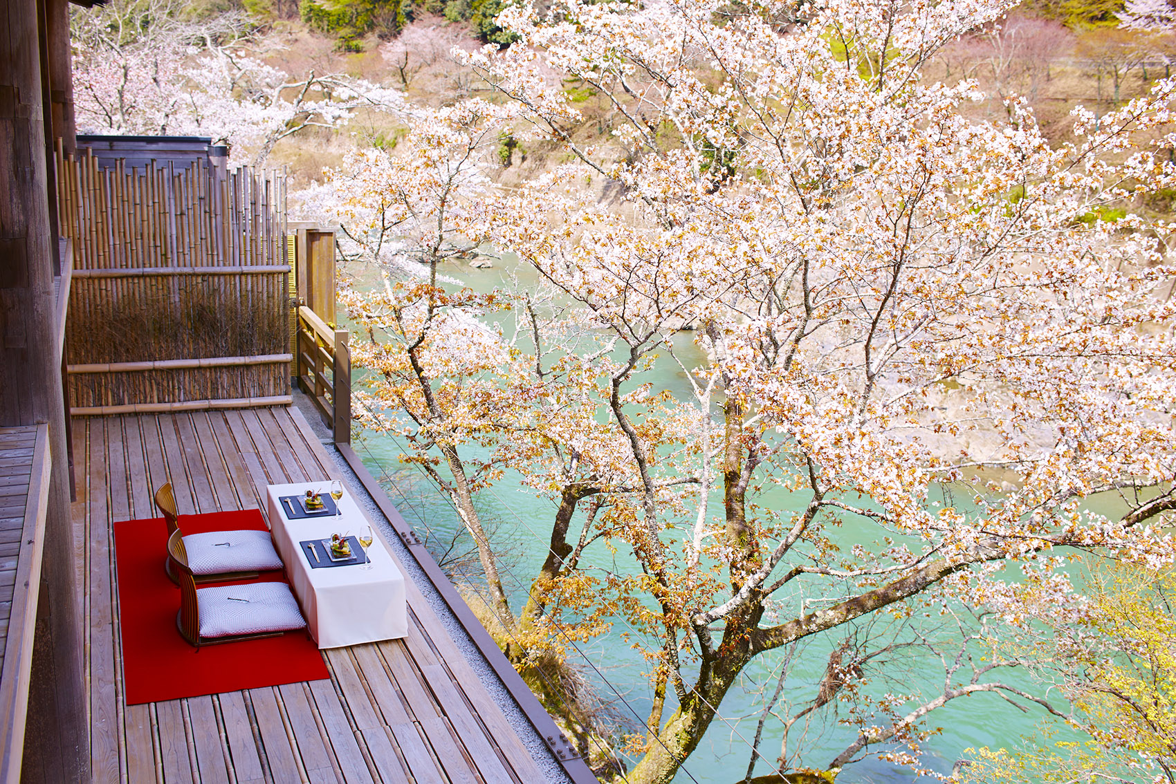 HOSHINOYA-Kyoto-Floating-Tea-Room-6.jpg (1700×1134)-花瓣网