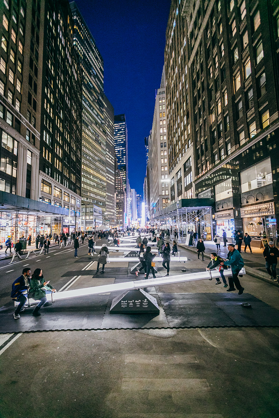 “Impulse”: Luminotherapie, New York by Lateral Office - 谷德设计网