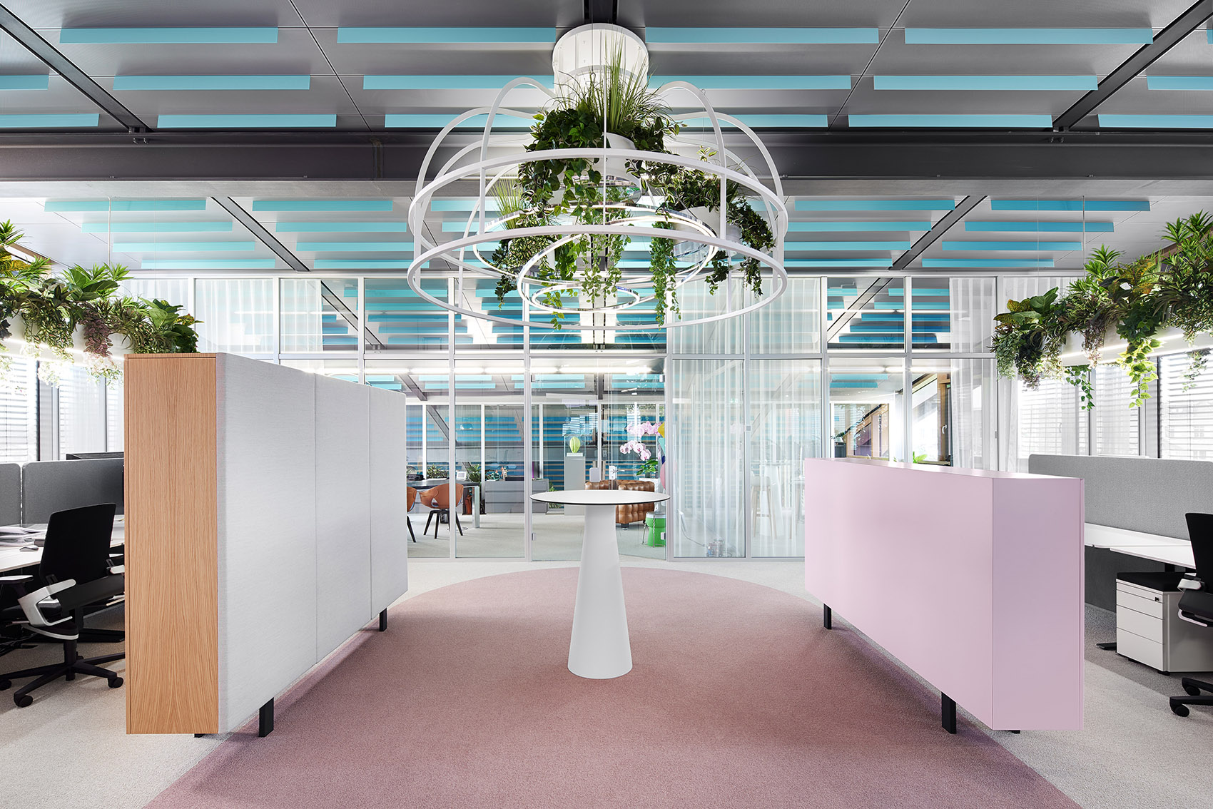 The New Headquarters of Roman Klis Design by Ippolito Fleitz Group - 谷德设计网
