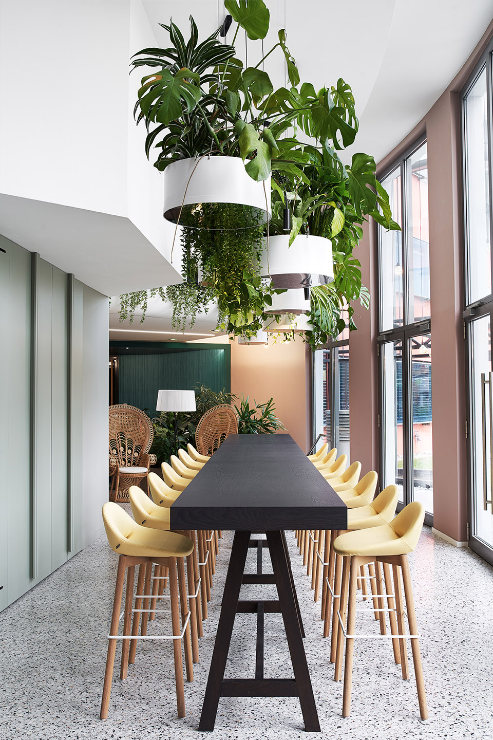 The New Headquarters of Roman Klis Design by Ippolito Fleitz Group - 谷德设计网