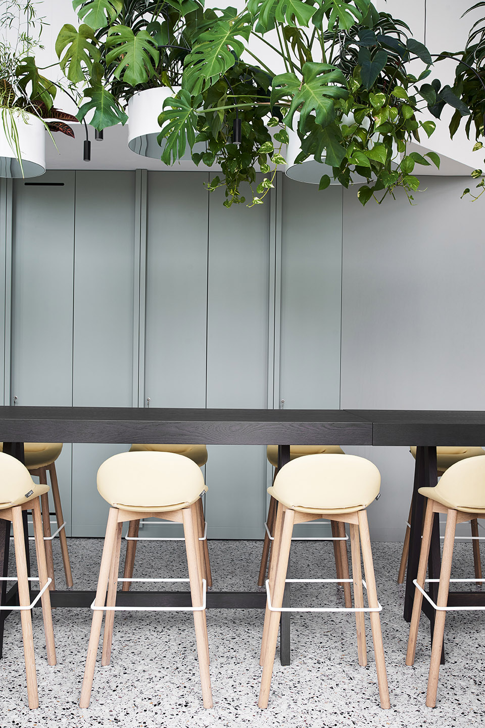 The New Headquarters of Roman Klis Design by Ippolito Fleitz Group - 谷德设计网