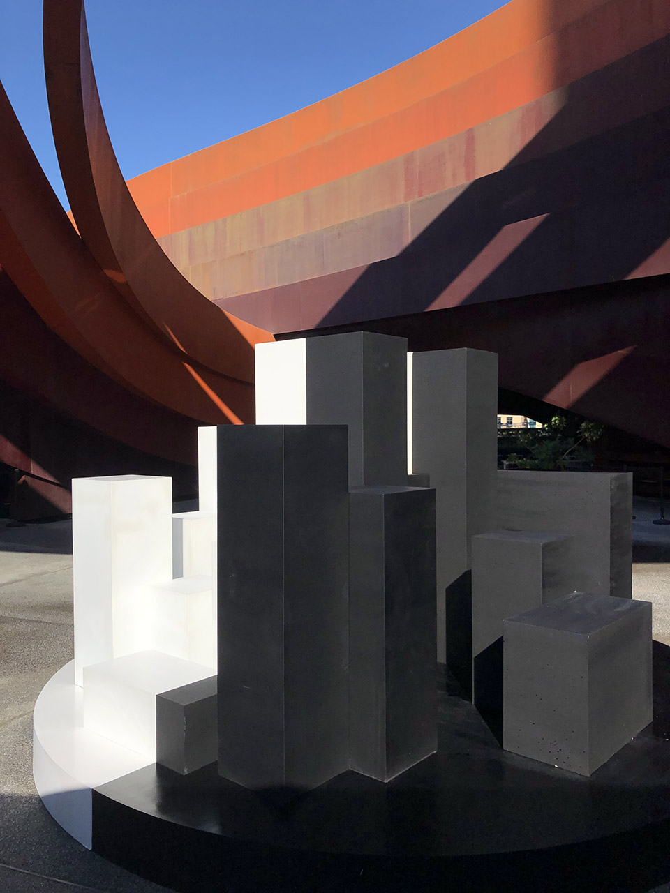 The Coolest White paint installation, Israel by UNStudio - 谷德设计网