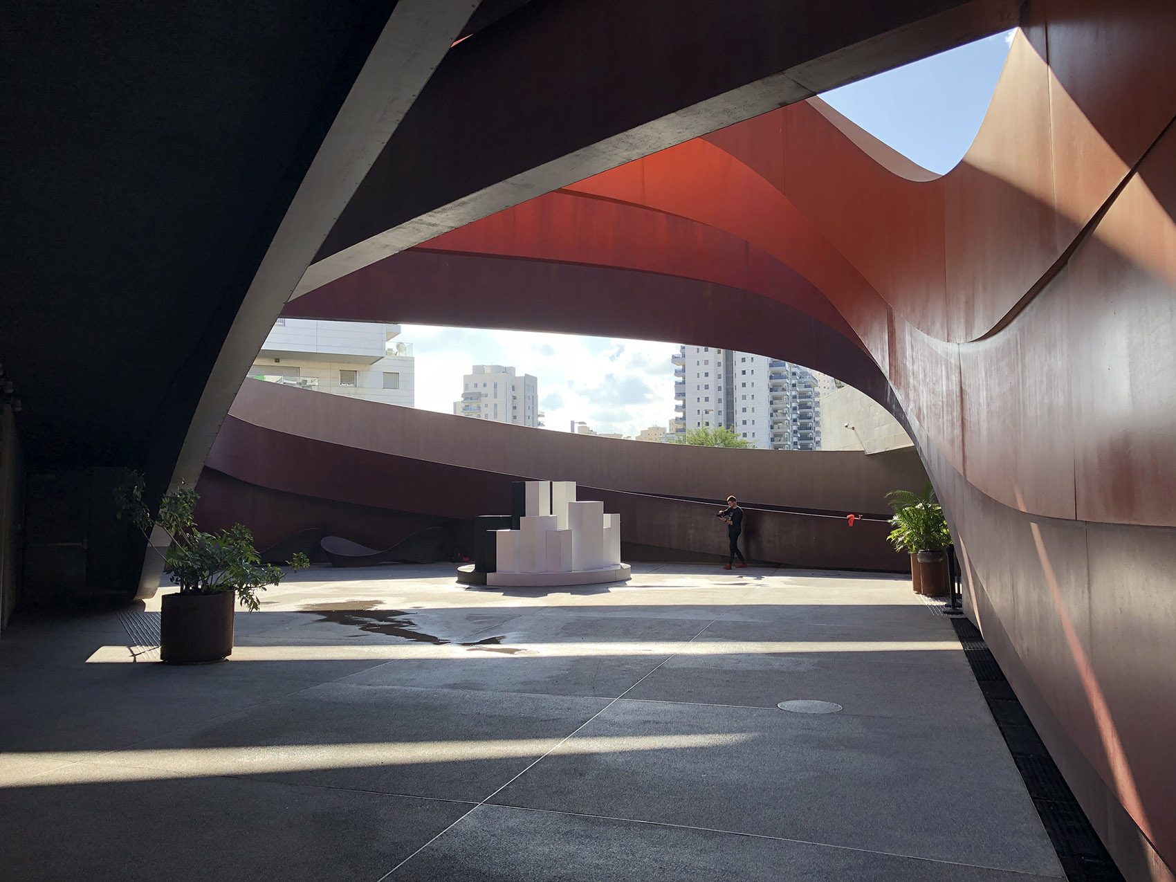 The Coolest White paint installation, Israel by UNStudio - 谷德设计网