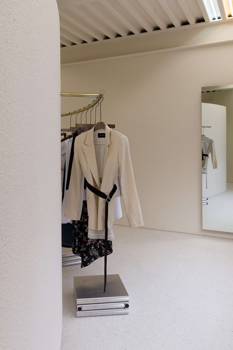 Andersson Bell Flagship Store by Creative Studio Unravel - 谷德设计网