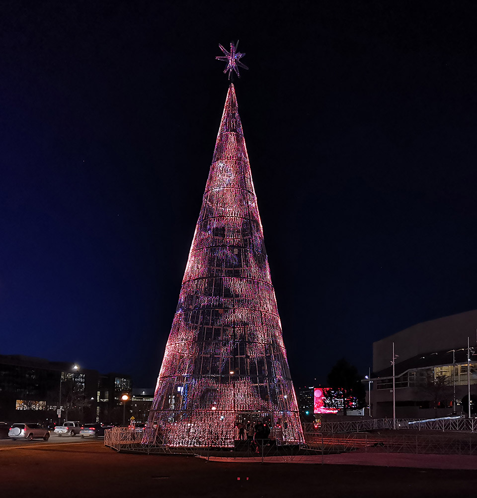 Mile High Tree – Dynamic Light Programming by Brut Deluxe - 谷德设计网