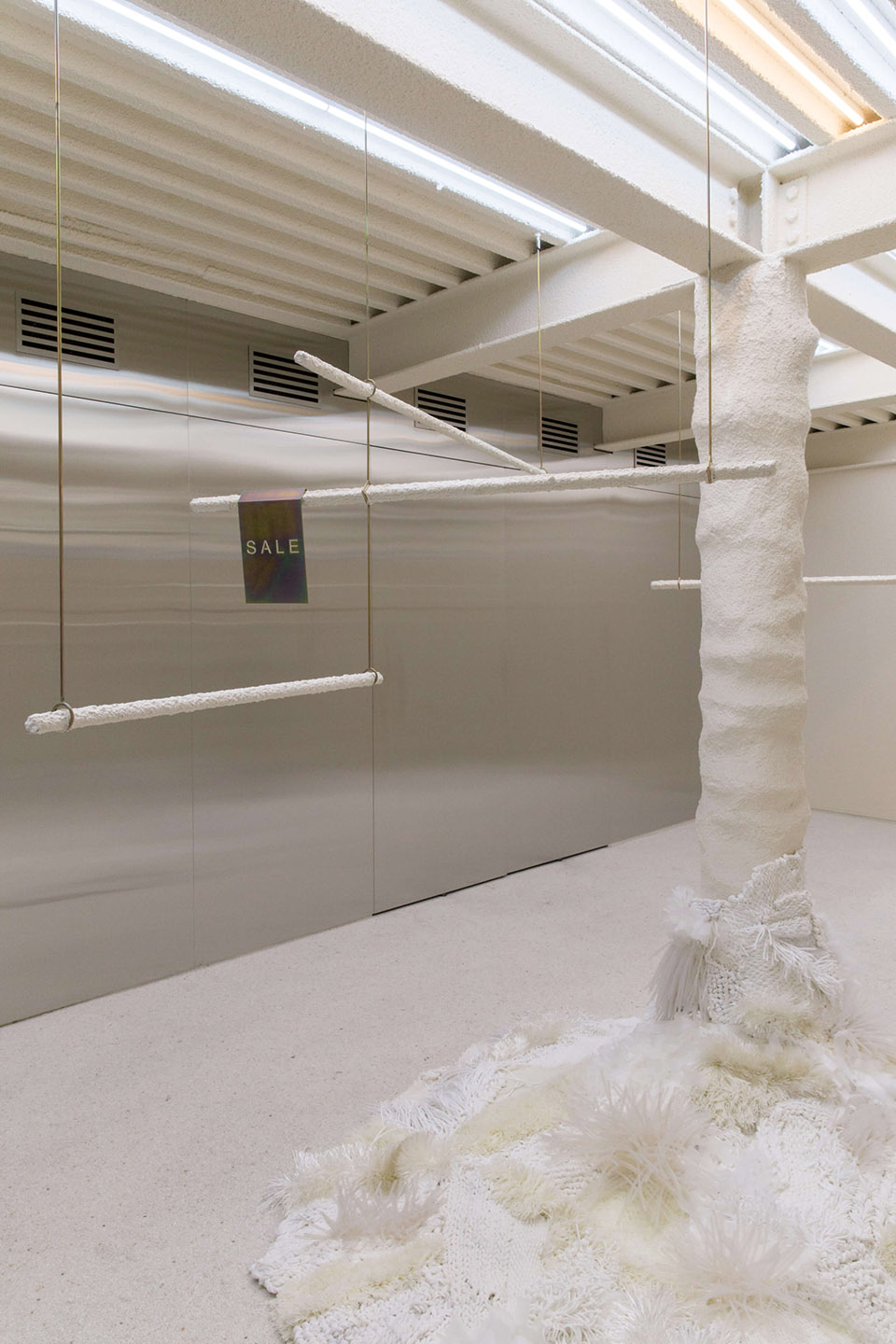 Andersson Bell Flagship Store by Creative Studio Unravel - 谷德设计网