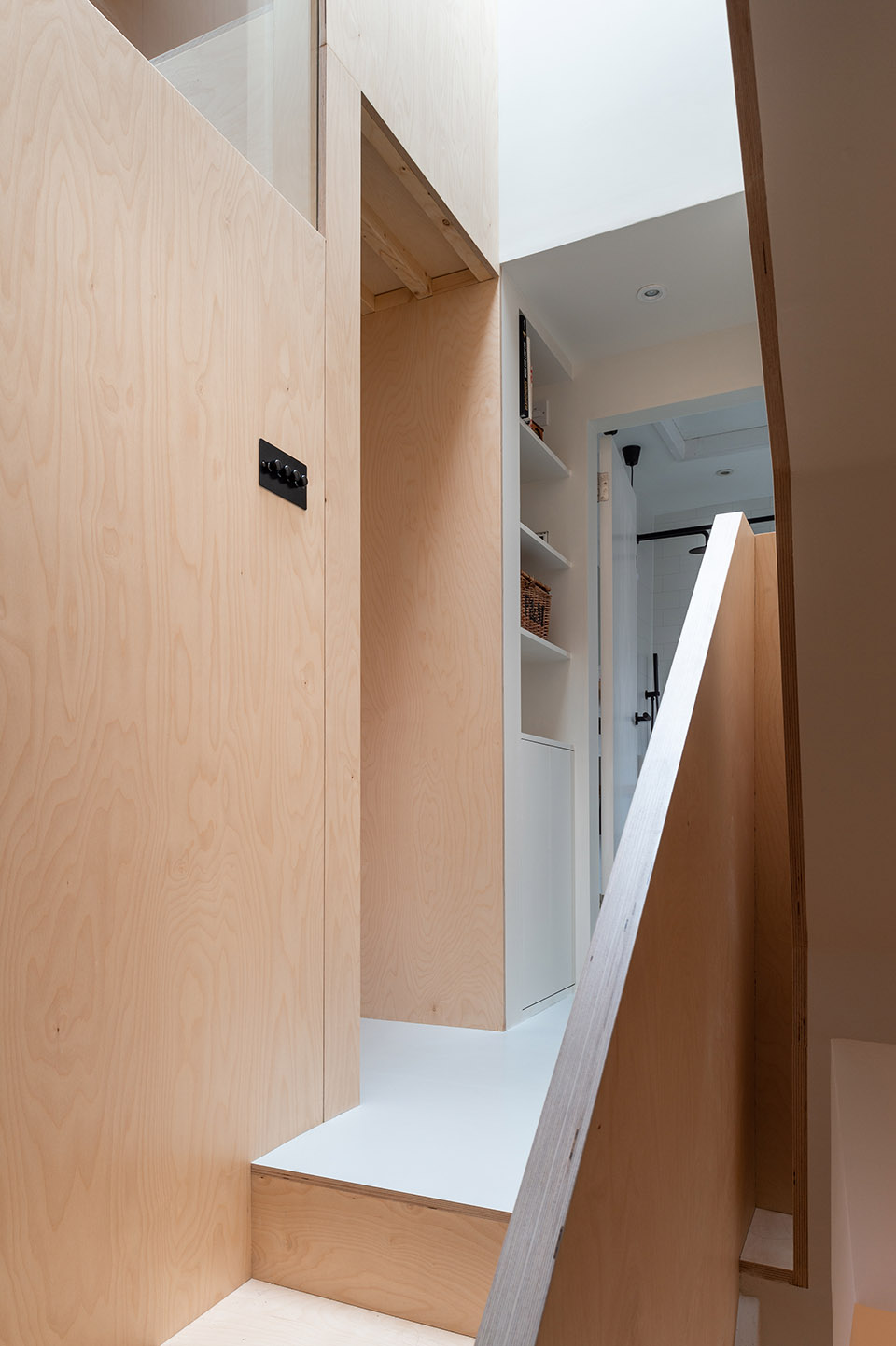 Two and a Half Storey House by Bradley Van Der Straeten - 谷德设计网