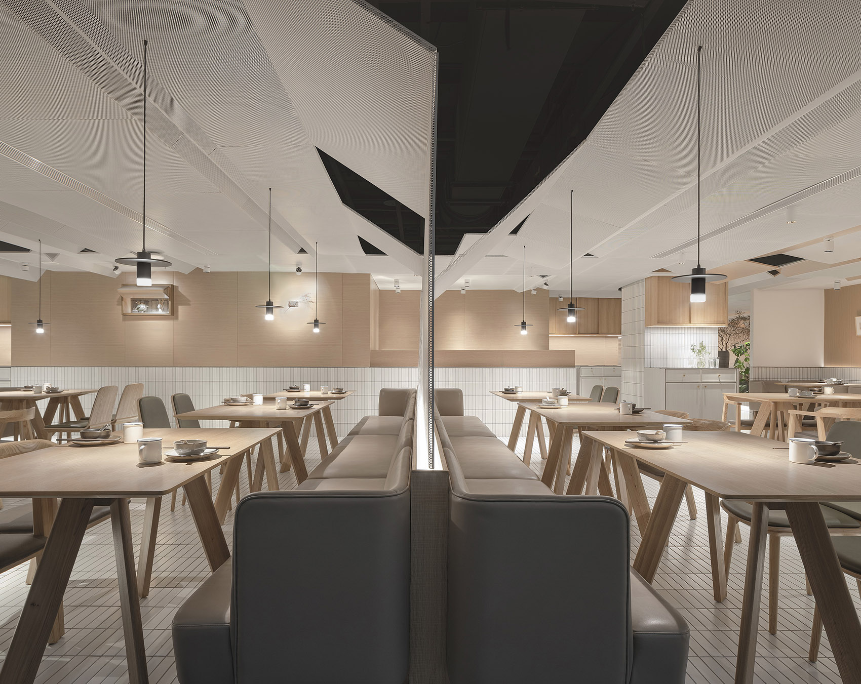 Goose Hut Home Bistro, China by Golucci Interior Architects - 谷德设计网