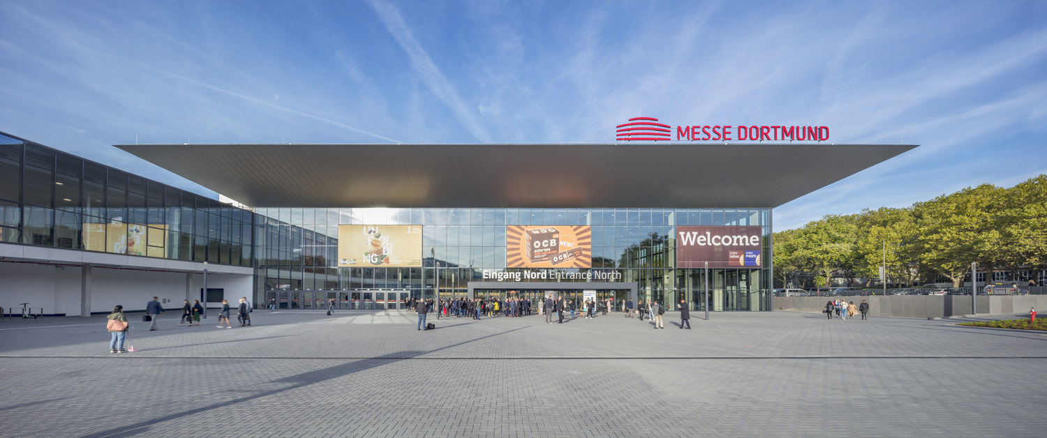 New Entrance to Messe Dortmund Westfalenhallen by HPP Architects - 谷德设计网