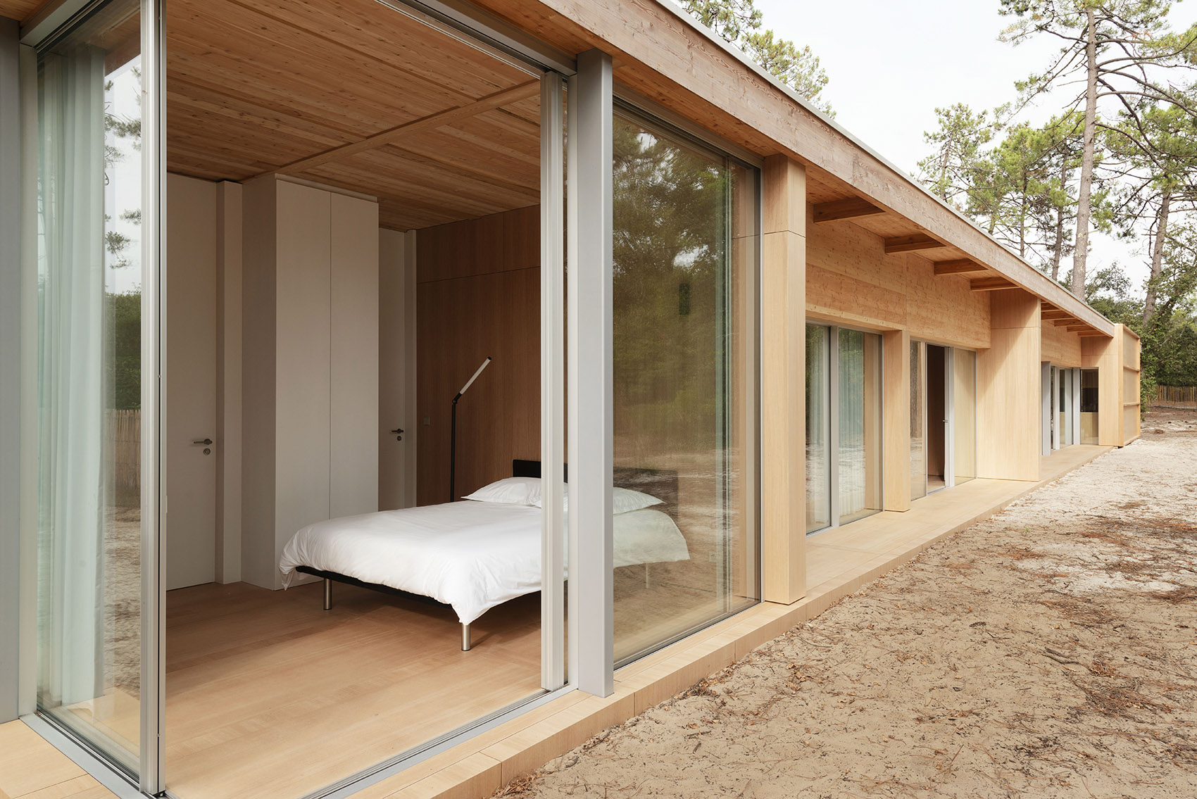 Wooden Villa at Soulac-sur-Mer by Nicolas Dahan - 谷德设计网