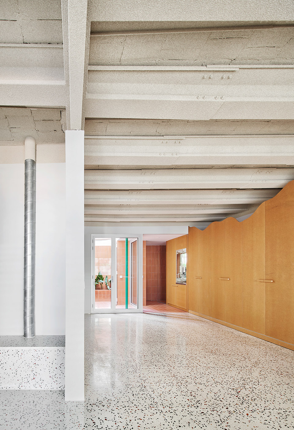 EL GUATEQUE by Adrià Escolano y David Steegmann - 谷德设计网