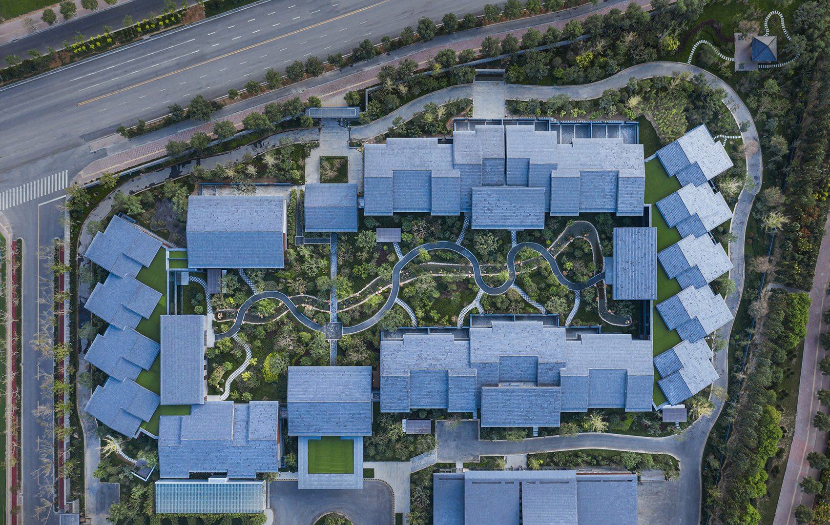 Hebei Grand Hotel, Anyue, China by LWK + PARTNERS - 谷德设计网