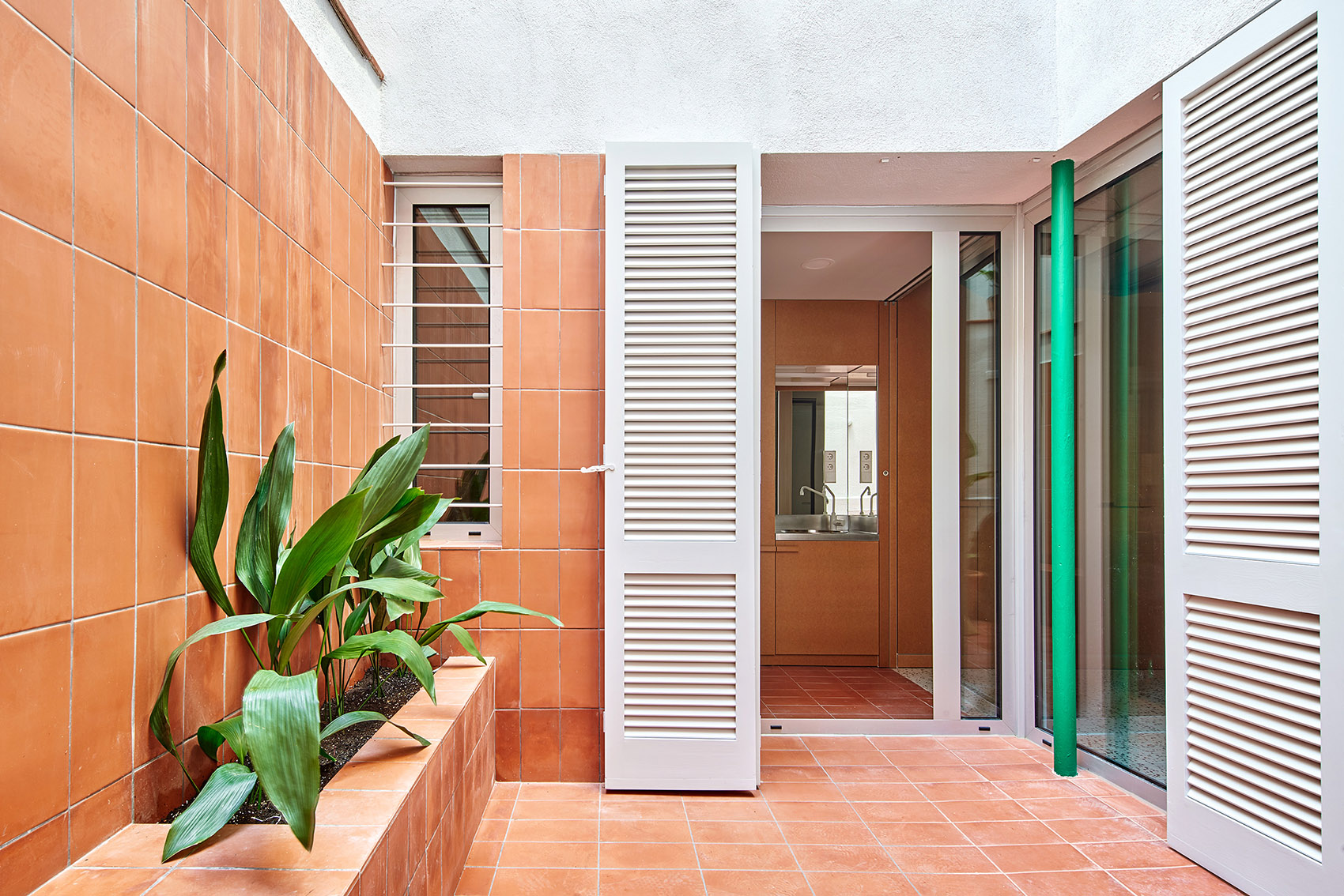 EL GUATEQUE by Adrià Escolano y David Steegmann - 谷德设计网